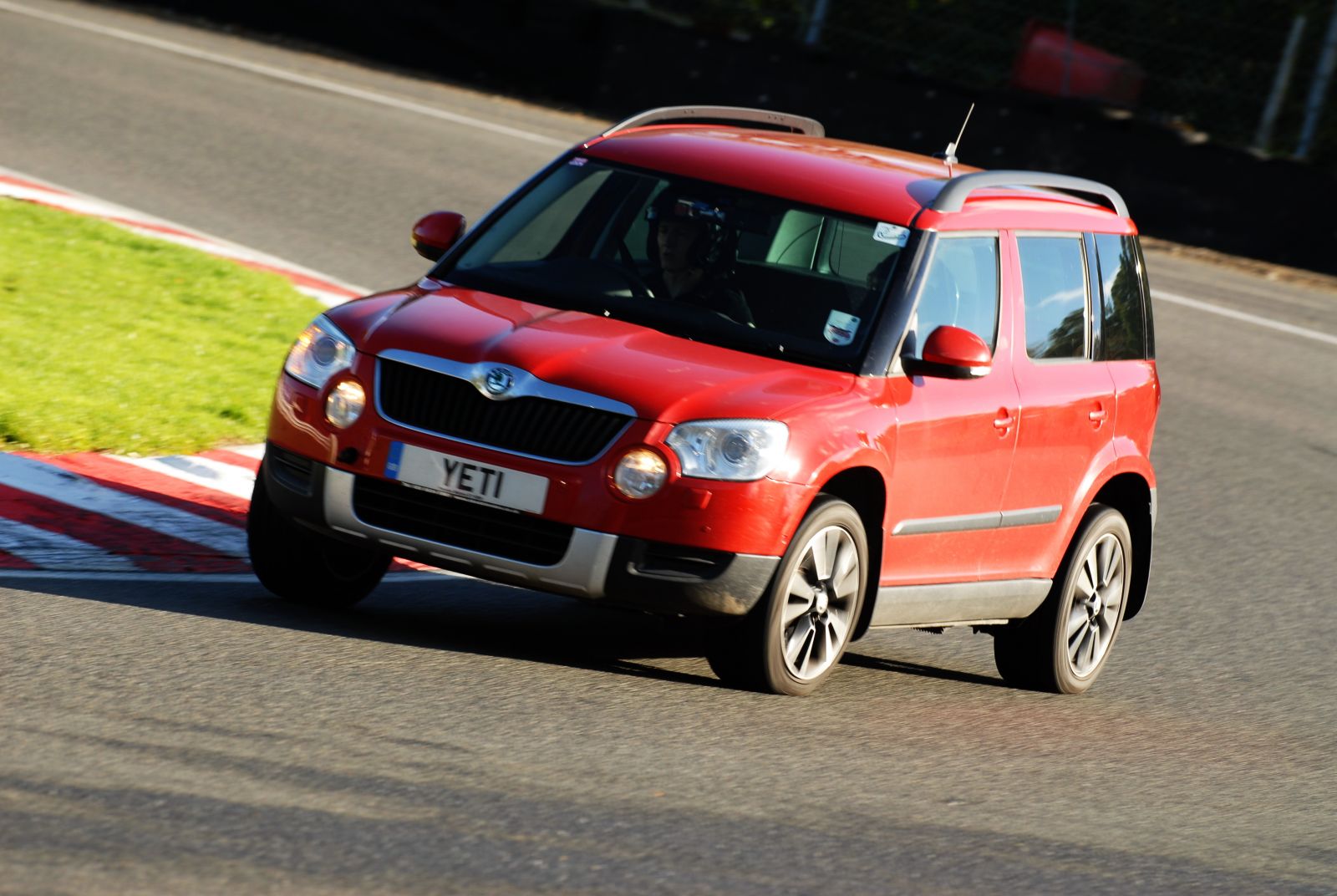 YET1 at Brands, Oct 2013 pic3 - Yeti MK I 2009-2018 - BRISKODA