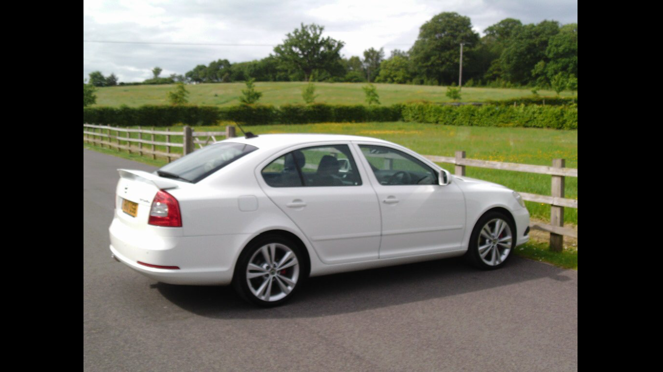 White Octavia VRS Tdi - Octavia MKII 2004-2013 - BRISKODA