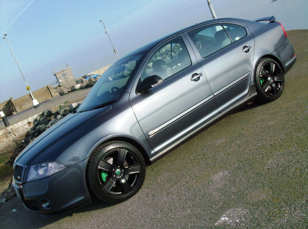 Grey car, blue sky! - Skoda Octavia Mk2 (2004 - 2013) - BRISKODA