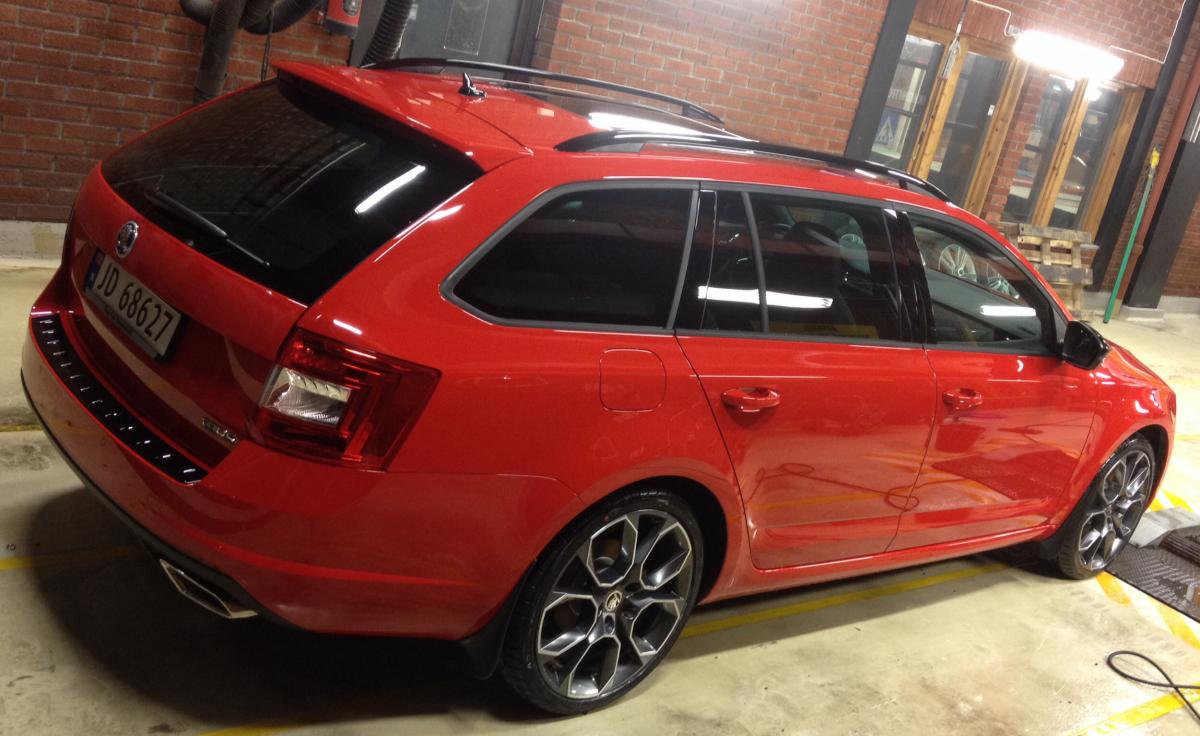 Pics of Corrida Red vRS Hatch with 19's & Black Pack - Skoda Octavia ...