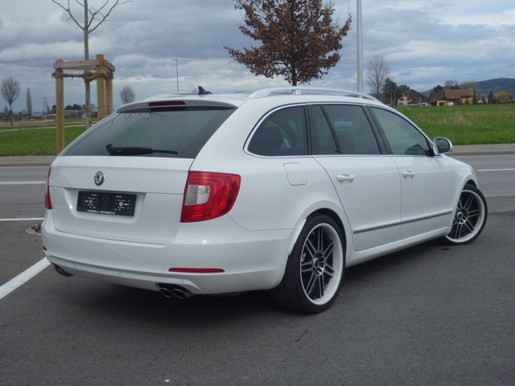 18 op 19 inch rims om superb combi? - Skoda Superb Mk2 (2008-2015 ...