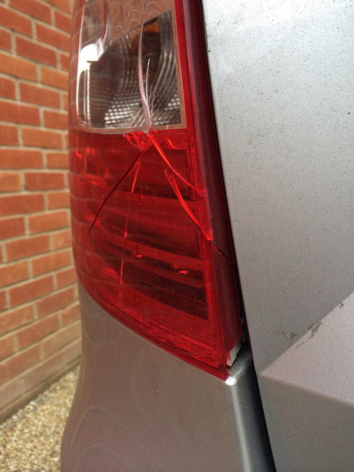 63 plate estate - cracked rear light - Skoda Superb Mk2 (2008-2015 ...