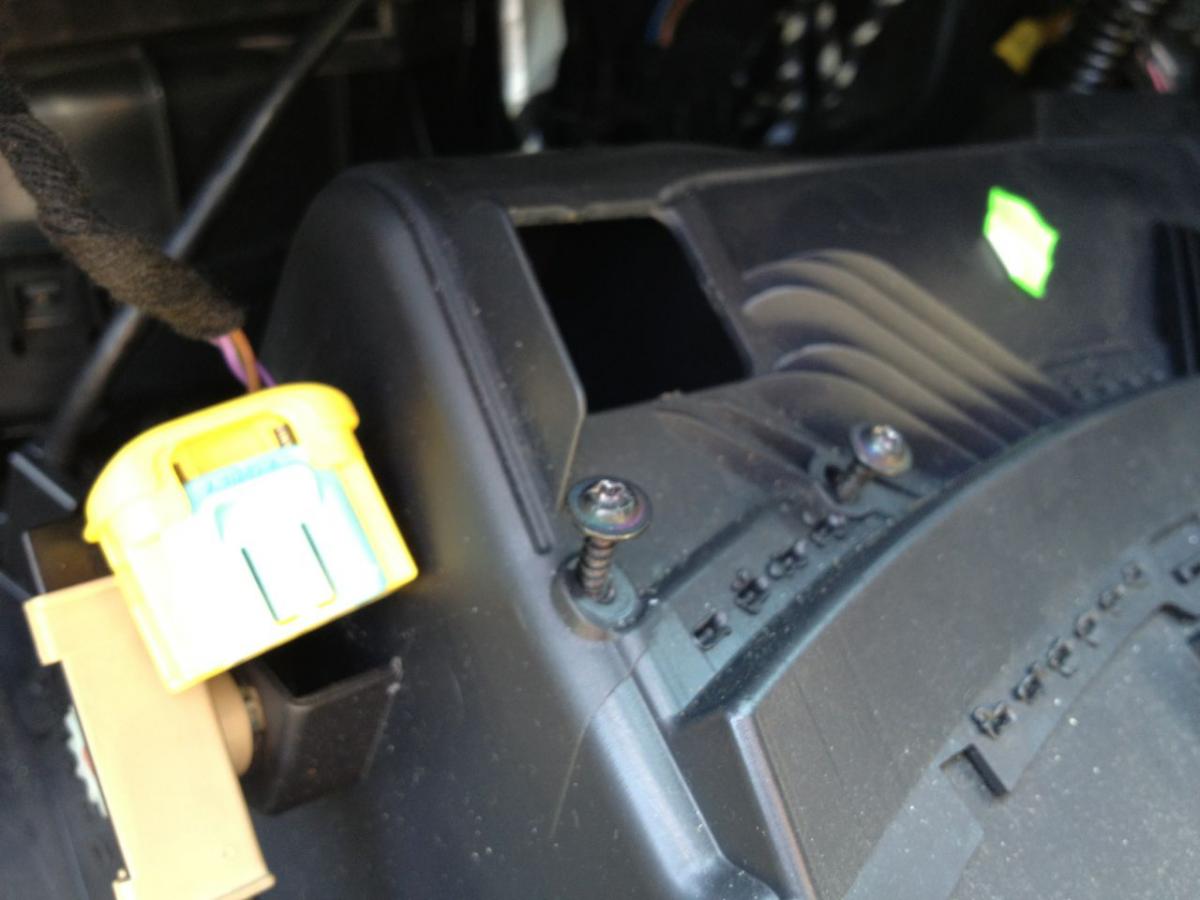 MDI Mounting Bracket Fitting - Skoda Octavia Mk2 (2004 - 2013) - BRISKODA