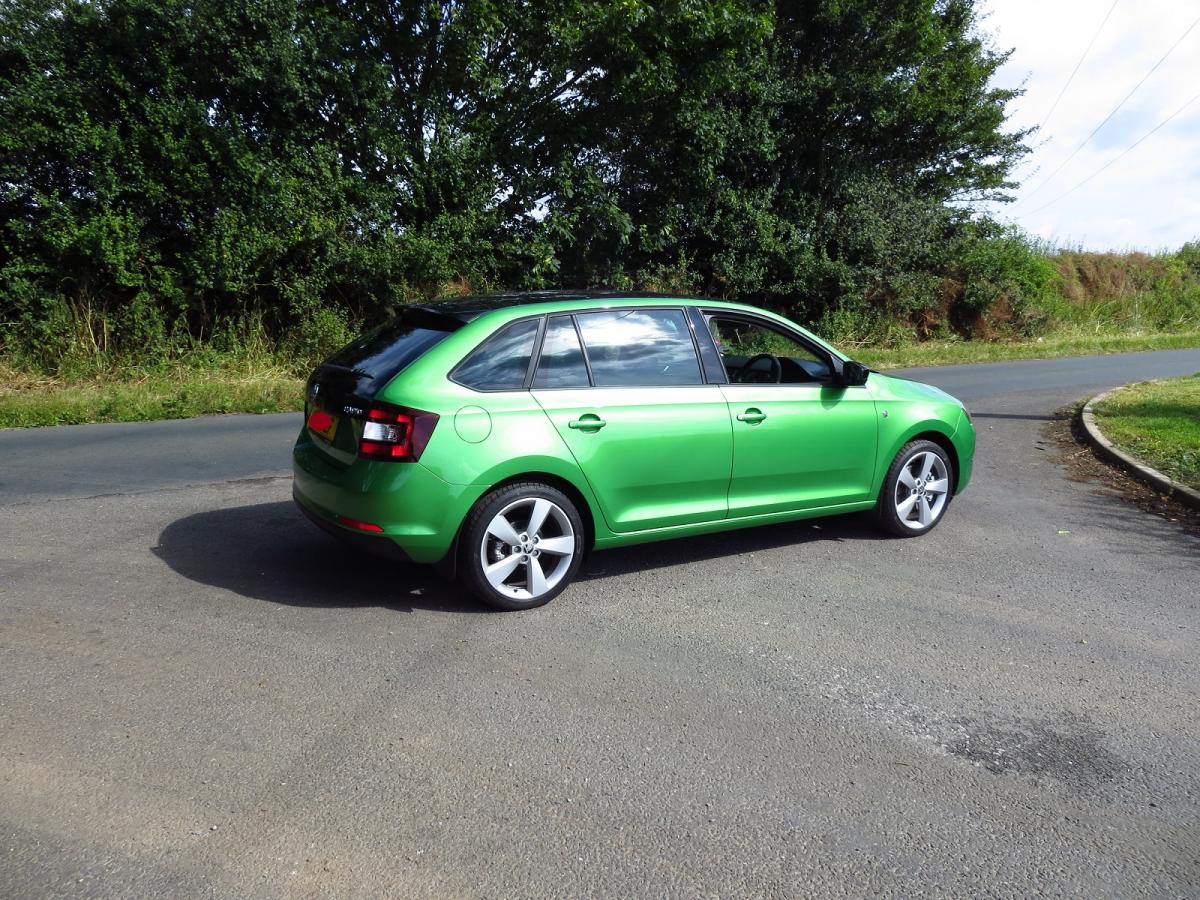Spaceback with Sportpack in Rallye Green - pic's - Skoda Rapid ...