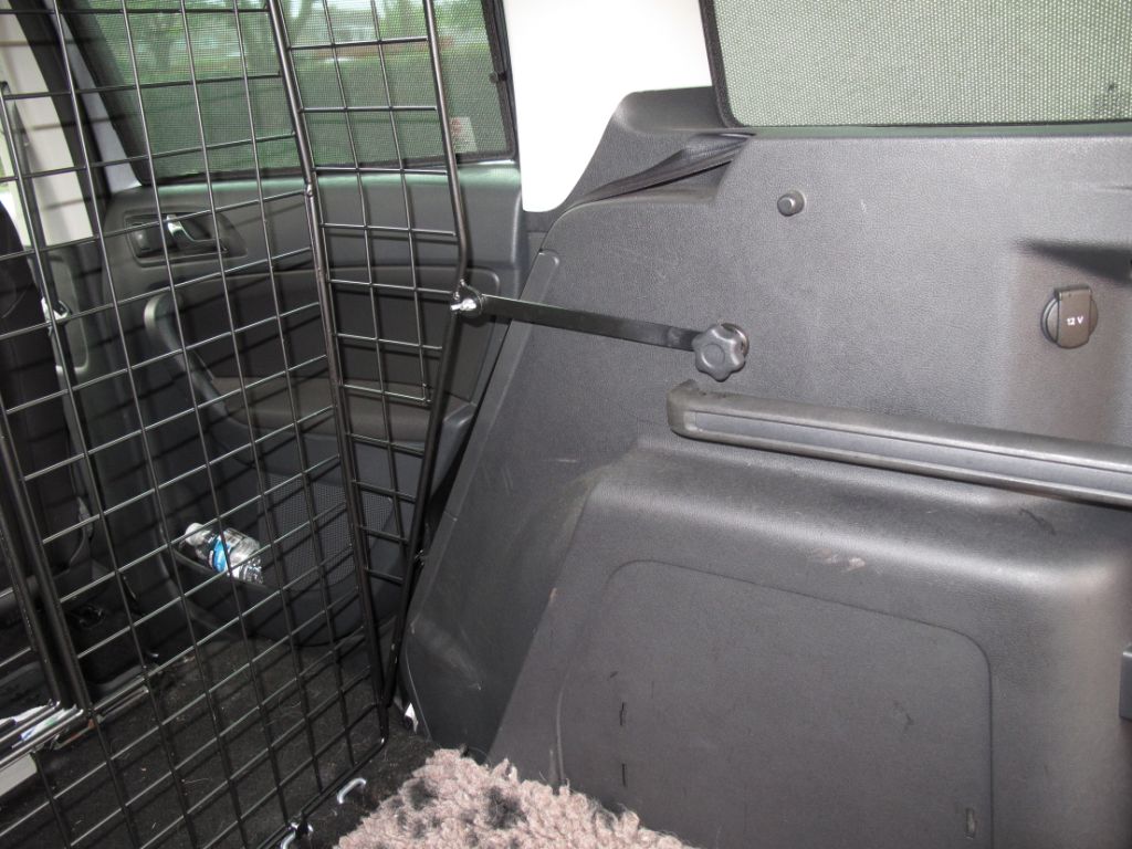 Yeti Dog guard/luggage restraint & sunvisors - Page 2 - Skoda Yeti ...