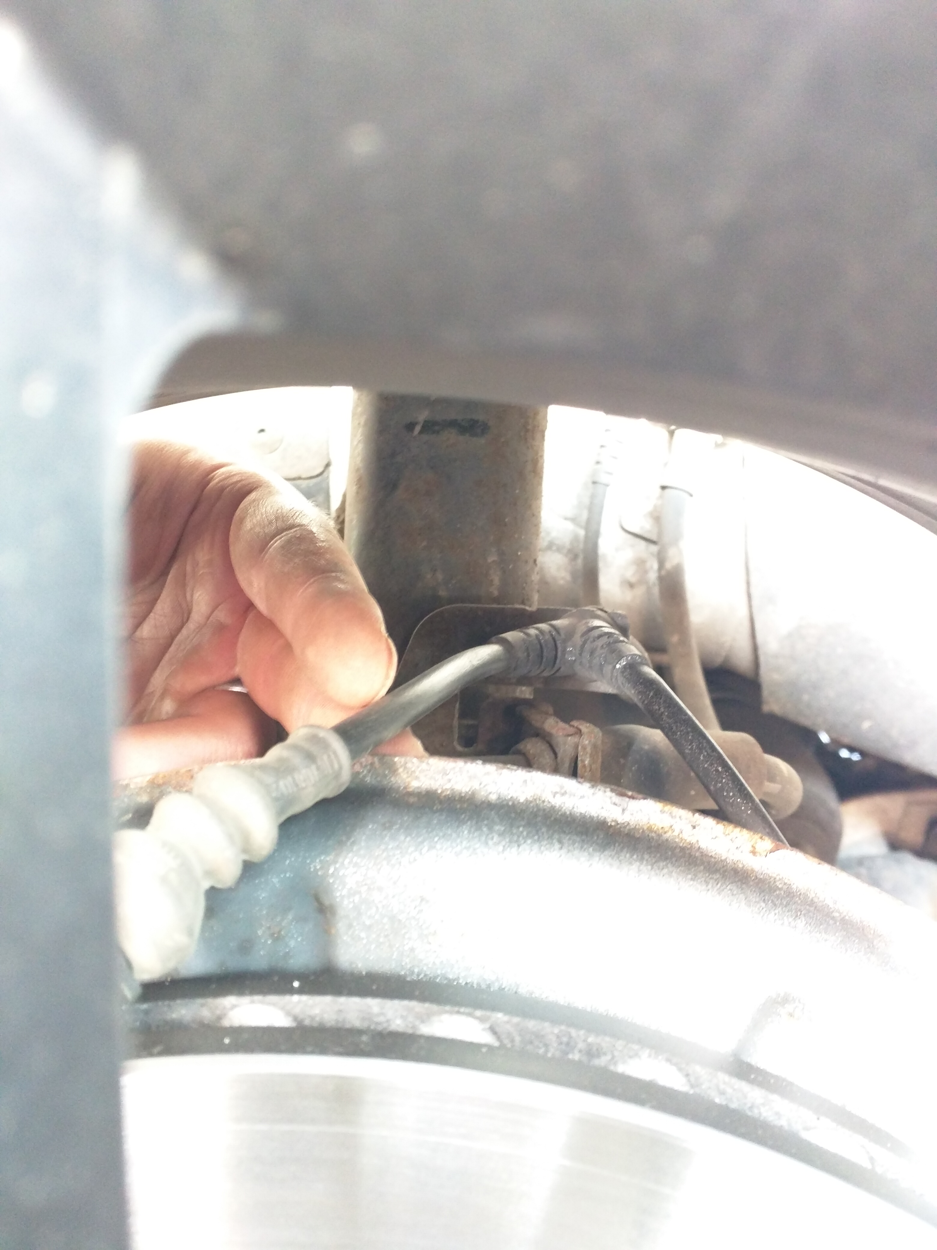 How to fix broken wear pad sensor - General Maintenance - BRISKODA