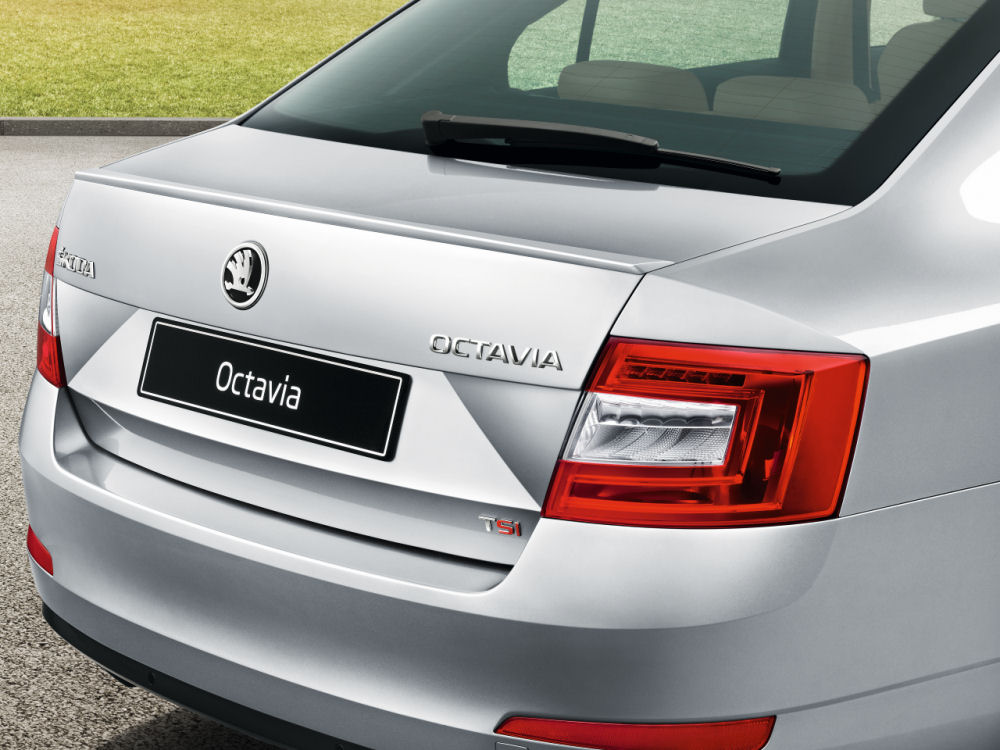 Silver O3 and rear spoiler (silver/black?) - Skoda Octavia Mk3 (2013 ...