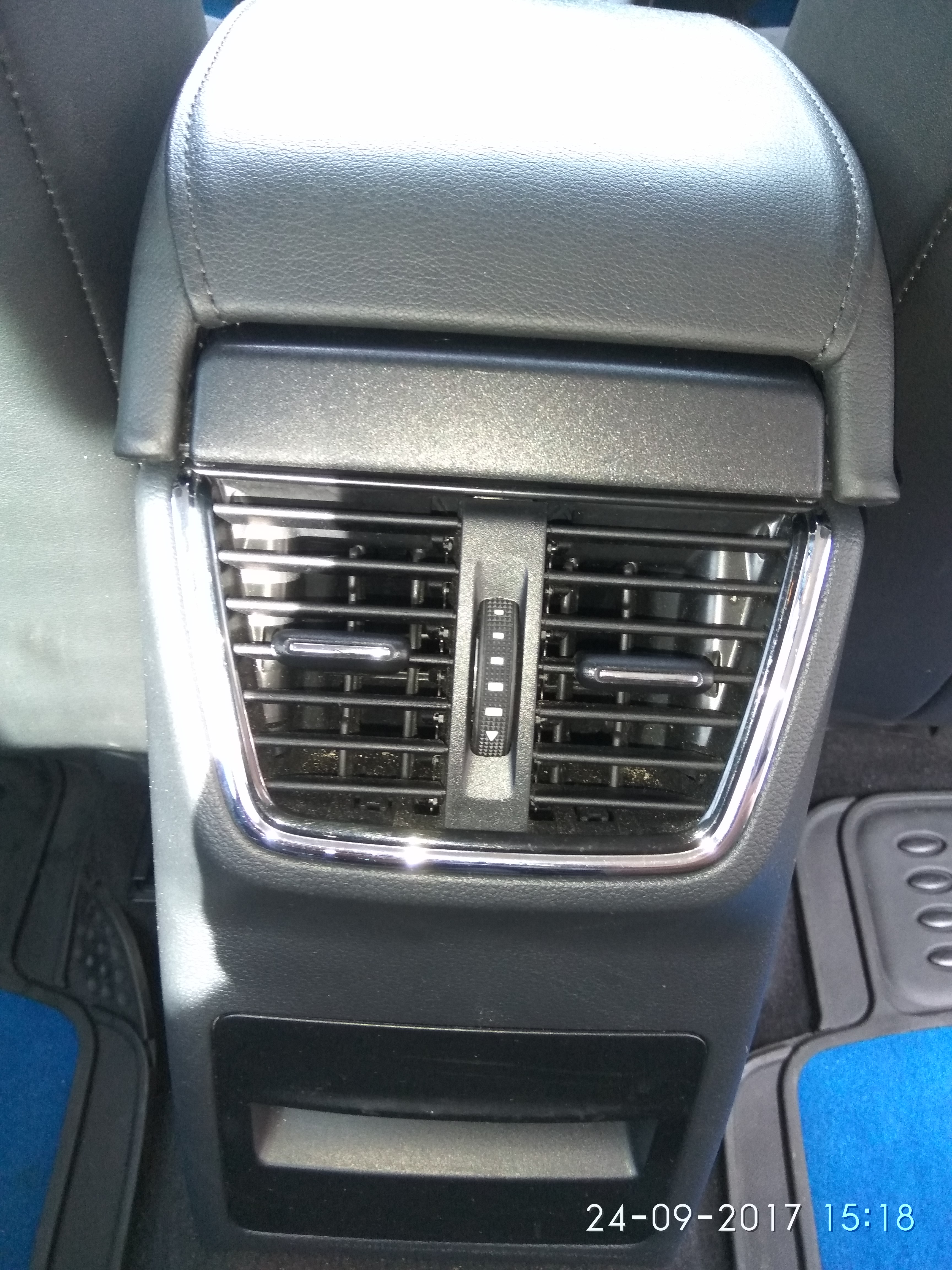 How to open Front Air Conditioning vent - Skoda Octavia Mk3 (2013 ...