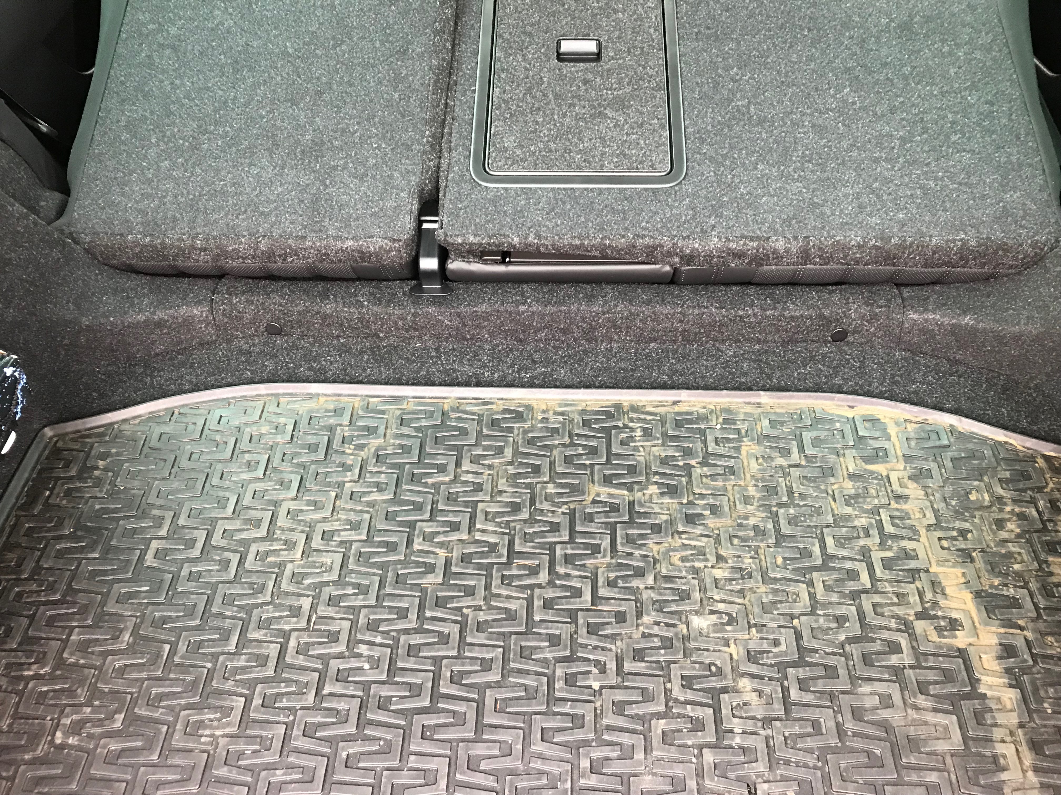 O3 Estate rubber boot mat in S3 Hatch - Skoda Superb Mk3 (2015 - 2023 ...