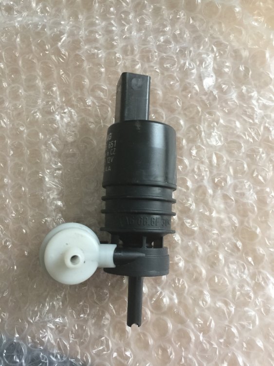VW / VAG Washer pump 1K6 955 651- £25 - Parts For Sale - BRISKODA