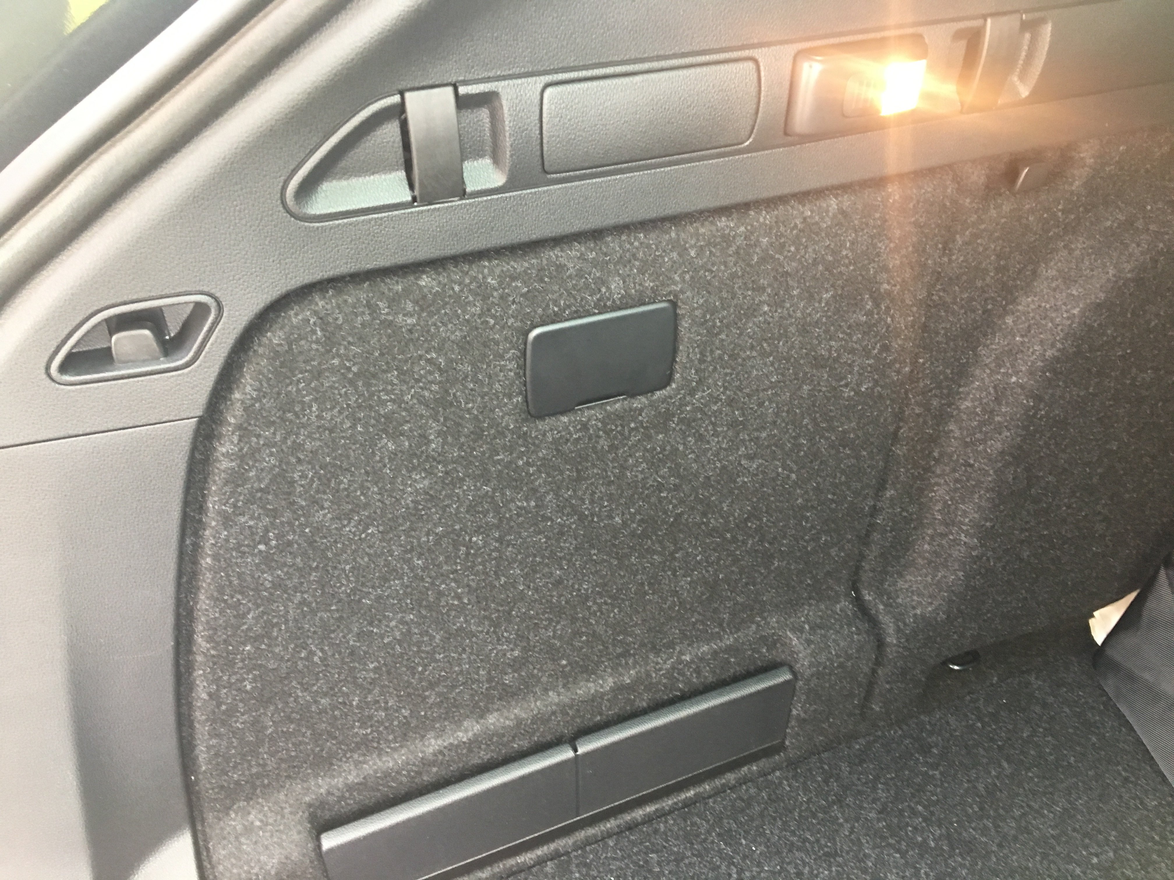 Unexpected item in the boot area - Skoda Superb Mk3 (2015 - 2023 ...