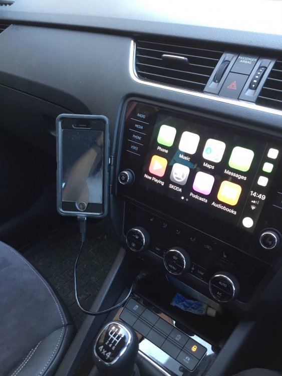 Simple and effective phone mount - Skoda Octavia Mk3 (2013 - 2020 ...