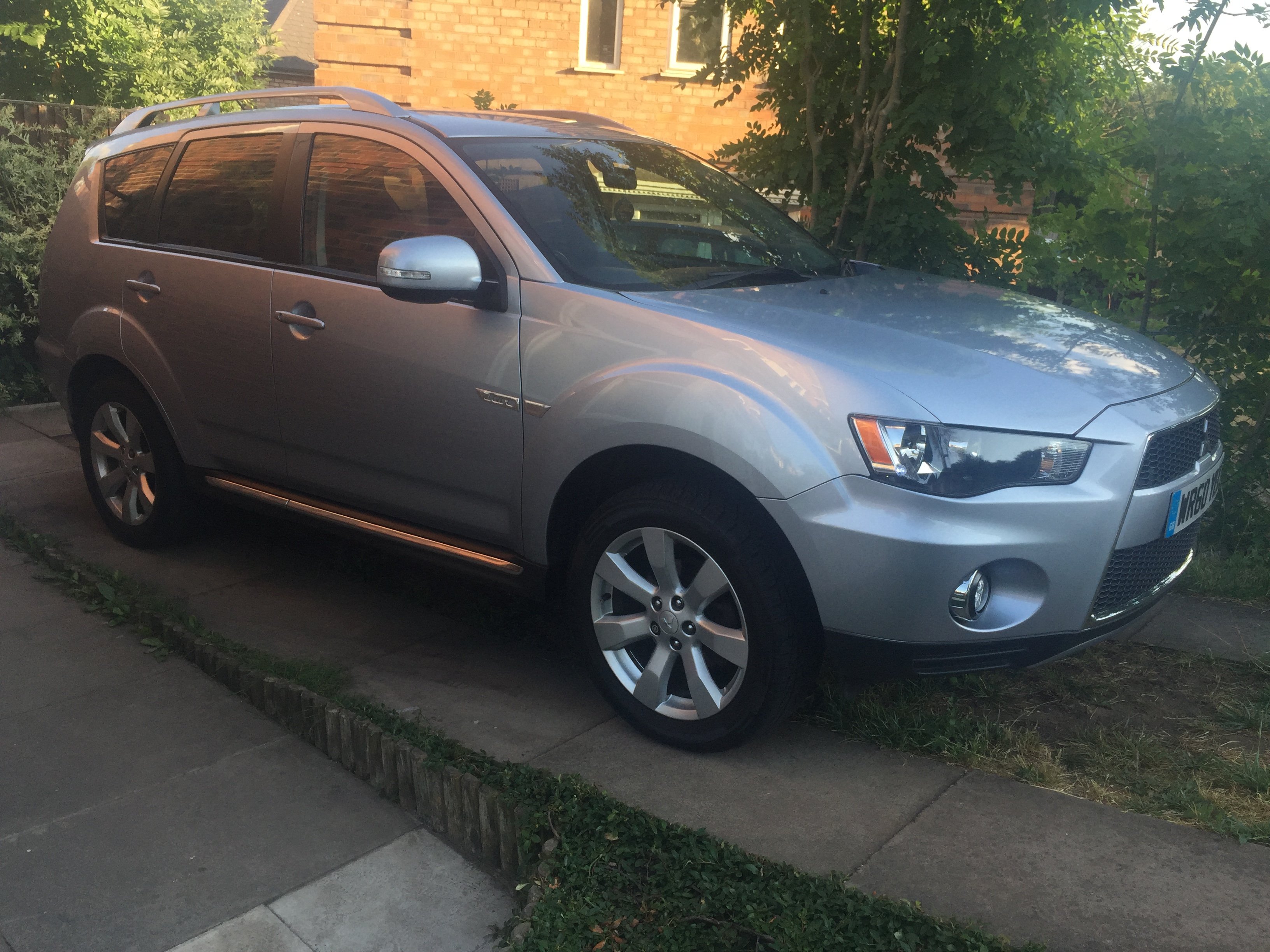 2010 Mitsubishi Outlander juro automatic - Cars For Sale - BRISKODA