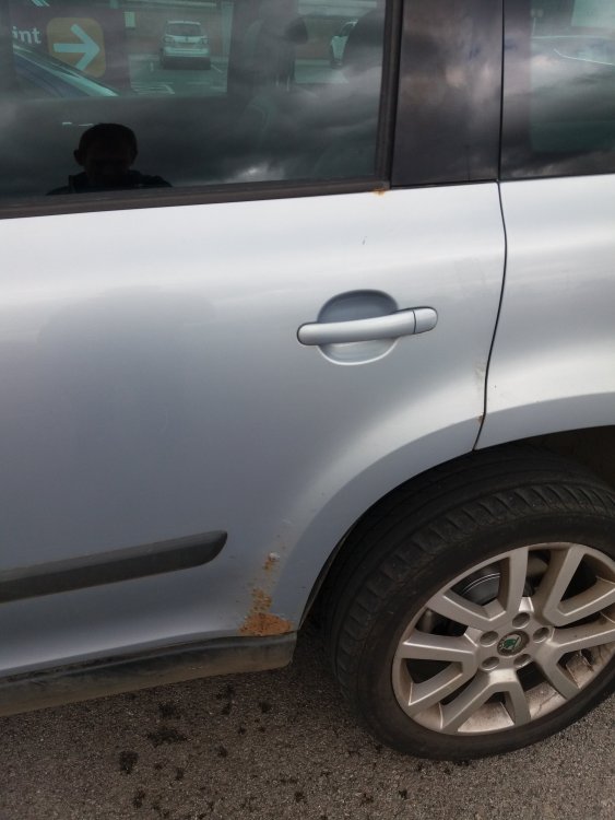 Rust spots on lower door - Skoda Yeti - BRISKODA