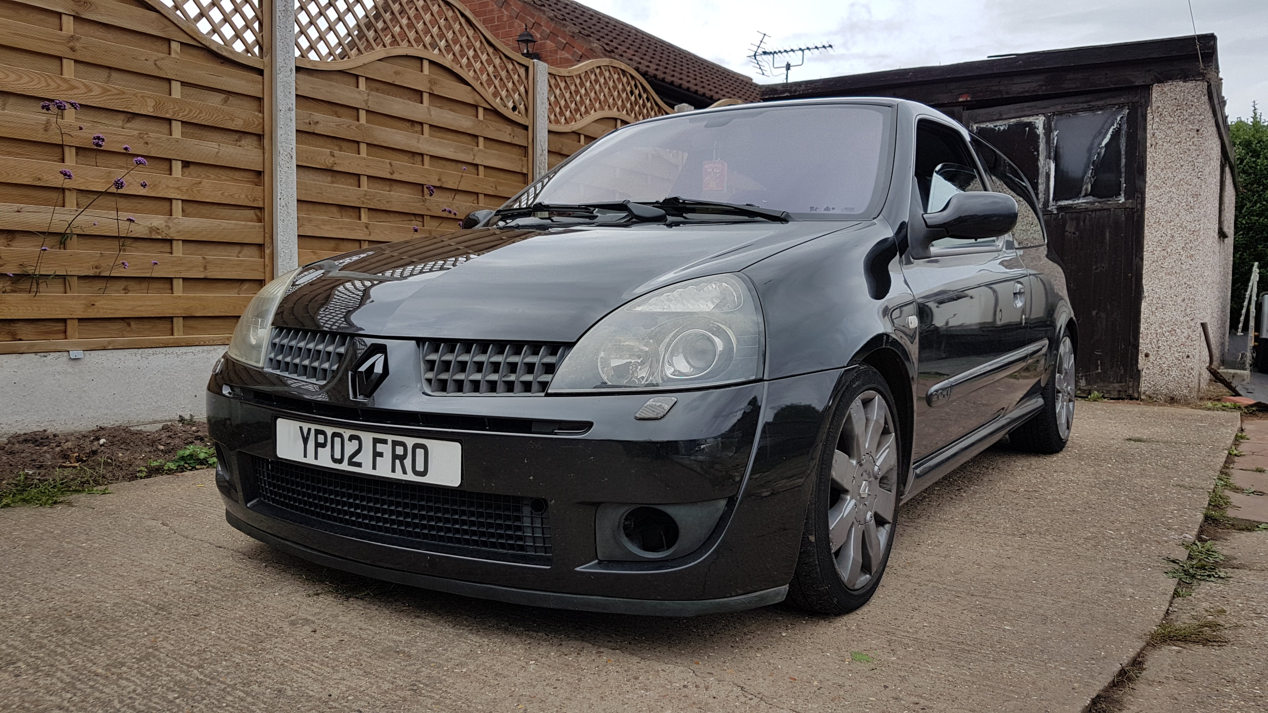 Si's clio 172 budget track car - Non-Skoda Projects - BRISKODA