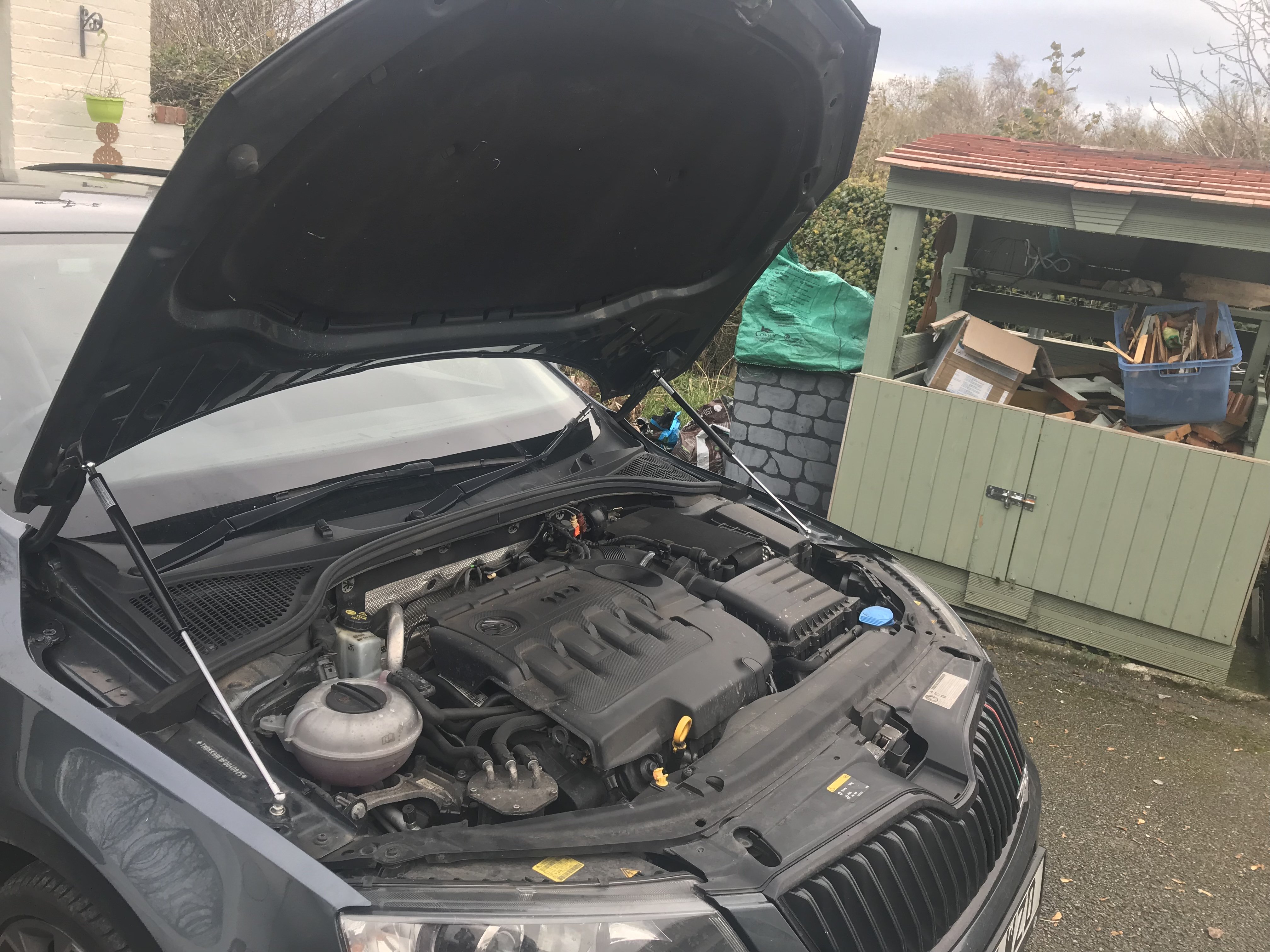 Superskoda hood power damper - Page 6 - Skoda Octavia Mk3 (2013 - 2020 ...