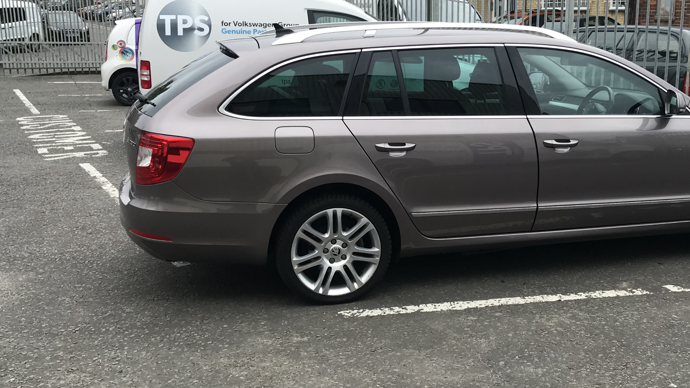 Combi Rear Suspension Mod for French Trip - Skoda Superb Mk2 (2008-2015 ...