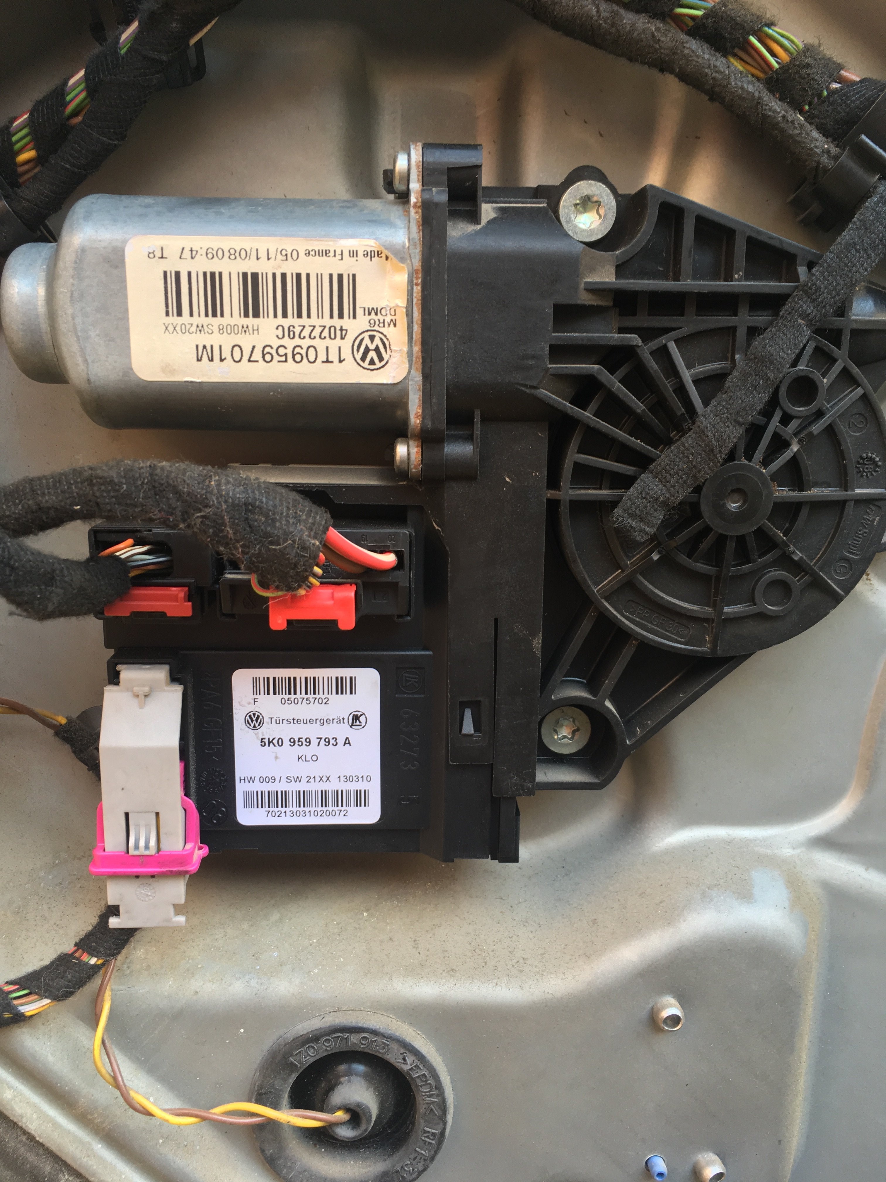 RHD vs LHD door control modules - Skoda Octavia Mk2 (2004 - 2013 ...