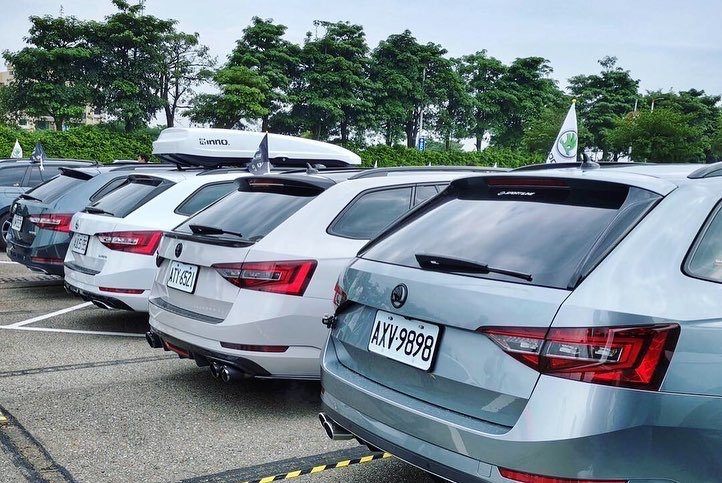 Rear bumper diffuser - Skoda Superb Mk3 (2015 - 2023) - BRISKODA