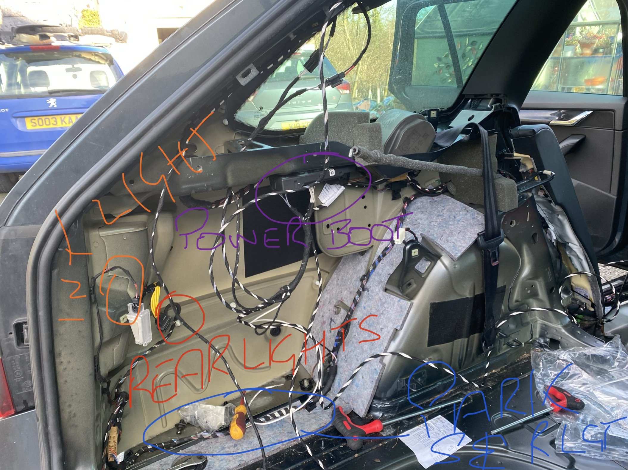 Where is the boot wiring in an estate? - Skoda Octavia Mk3 (2013 - 2020 ...