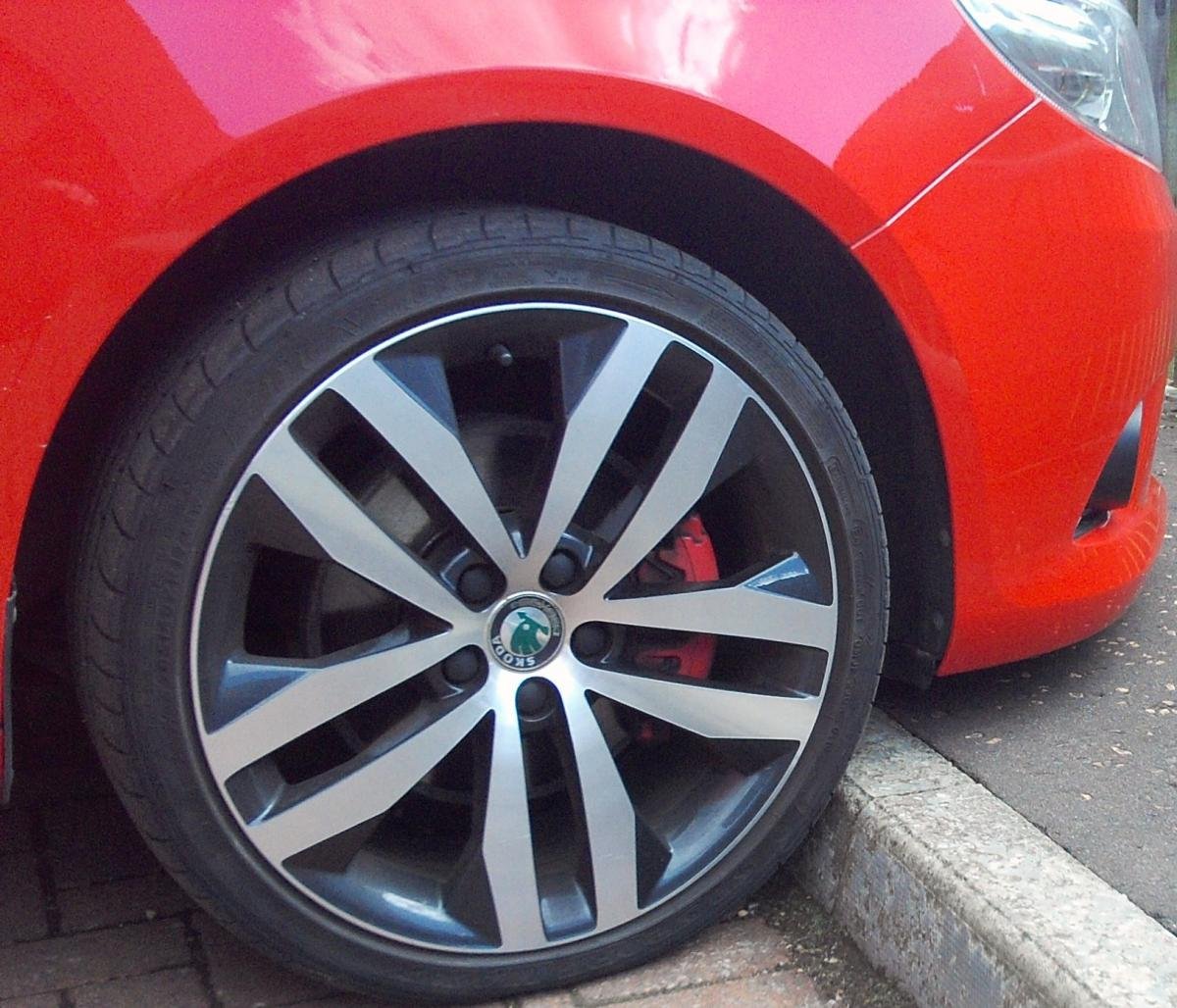 Tyre wear on Dunlop SP Sport Maxx on 16 inch rims - Skoda Fabia Mk3 ...
