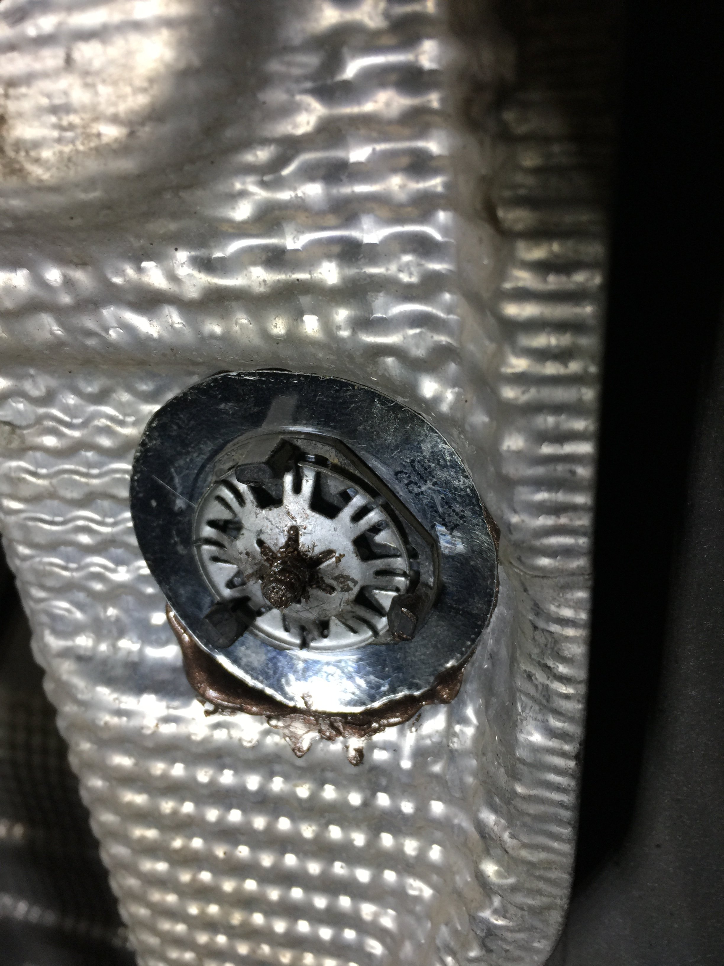 Ghetto Heat Shield Repair - Škoda Citigo - BRISKODA