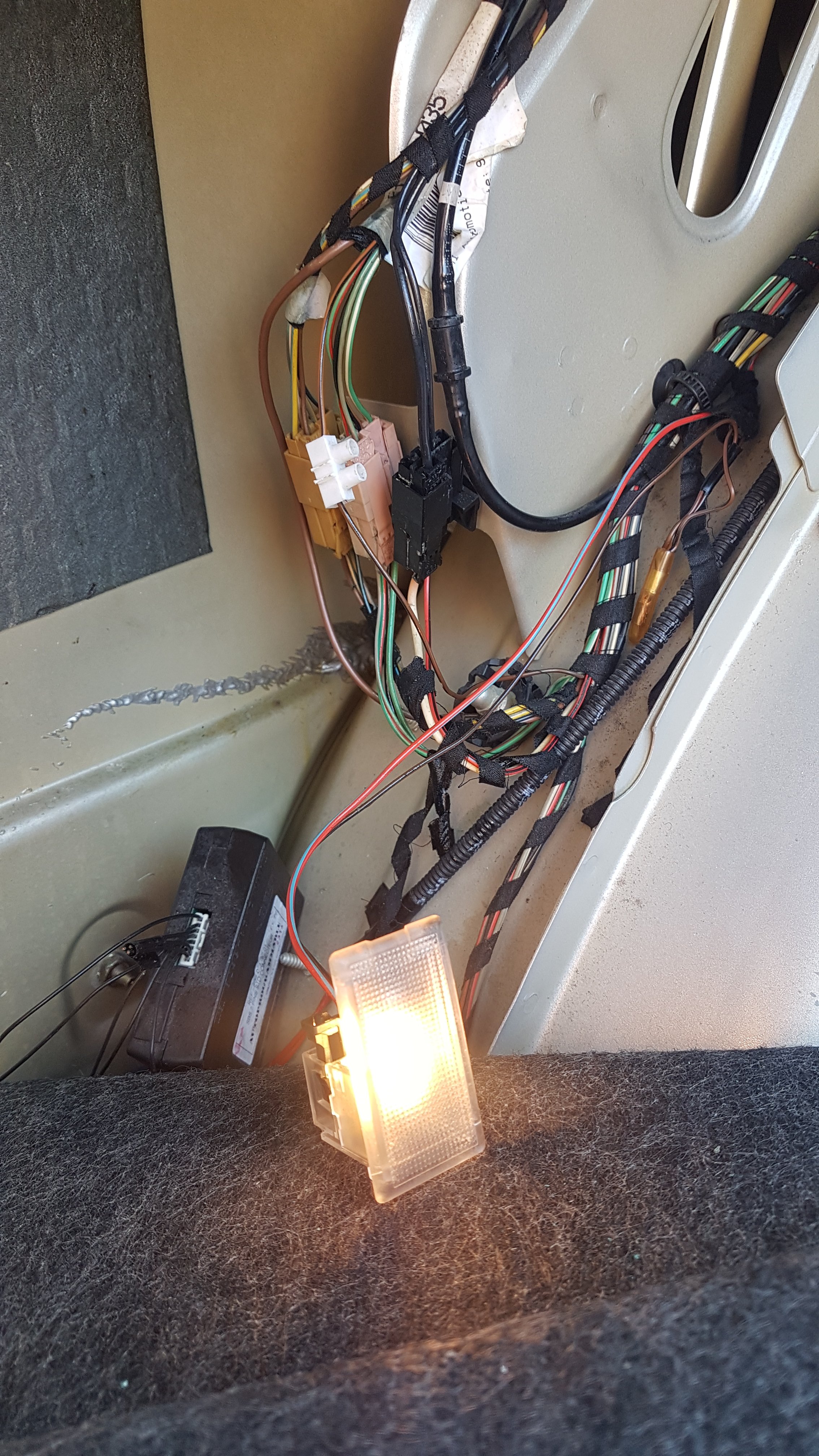 Octavia boot light wireing - Skoda Octavia Mk1 (1996-2004) - BRISKODA