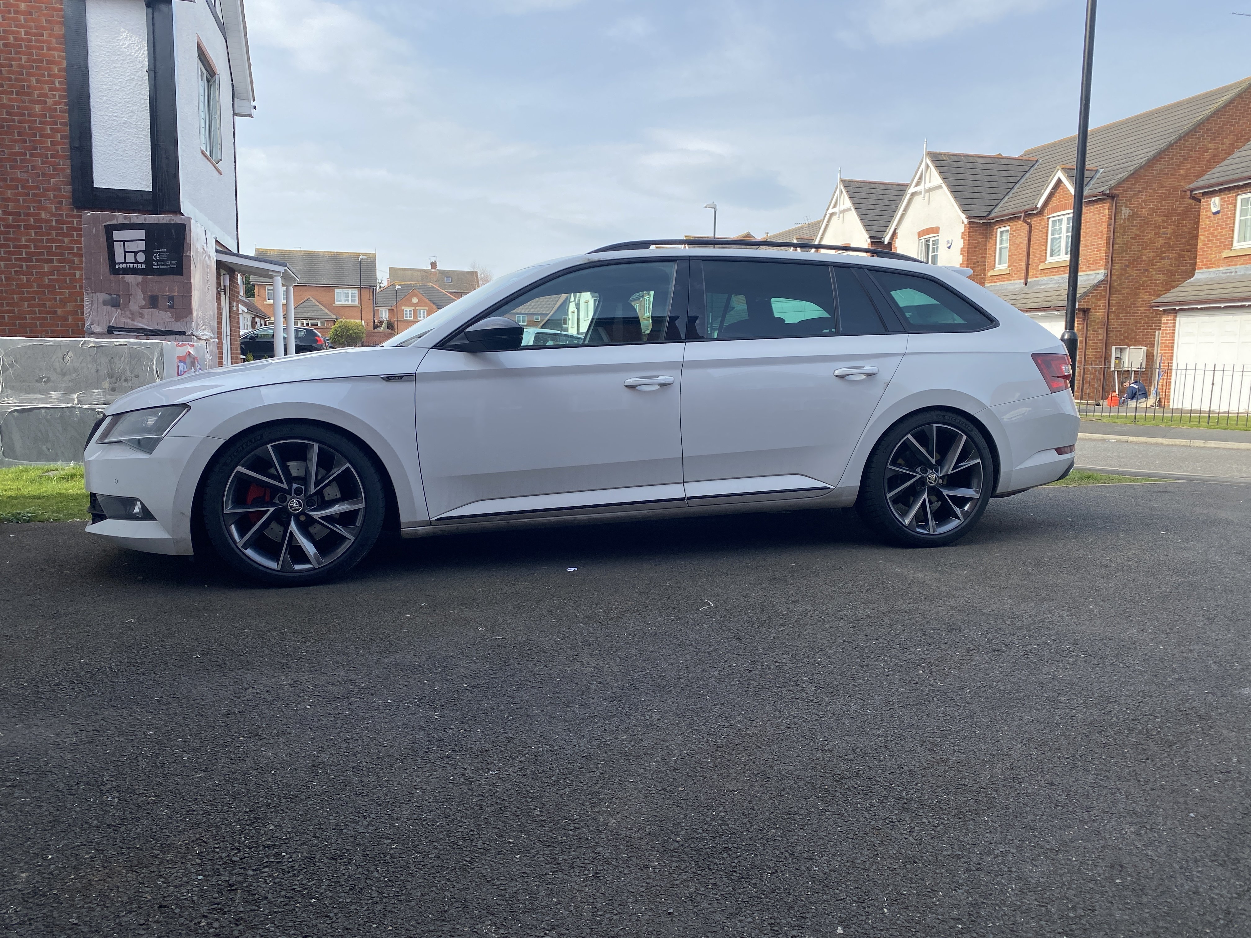 Superb Mk3 Sportline Tdi Hatch lowering - Skoda Superb Mk3 (2015 - 2023 ...