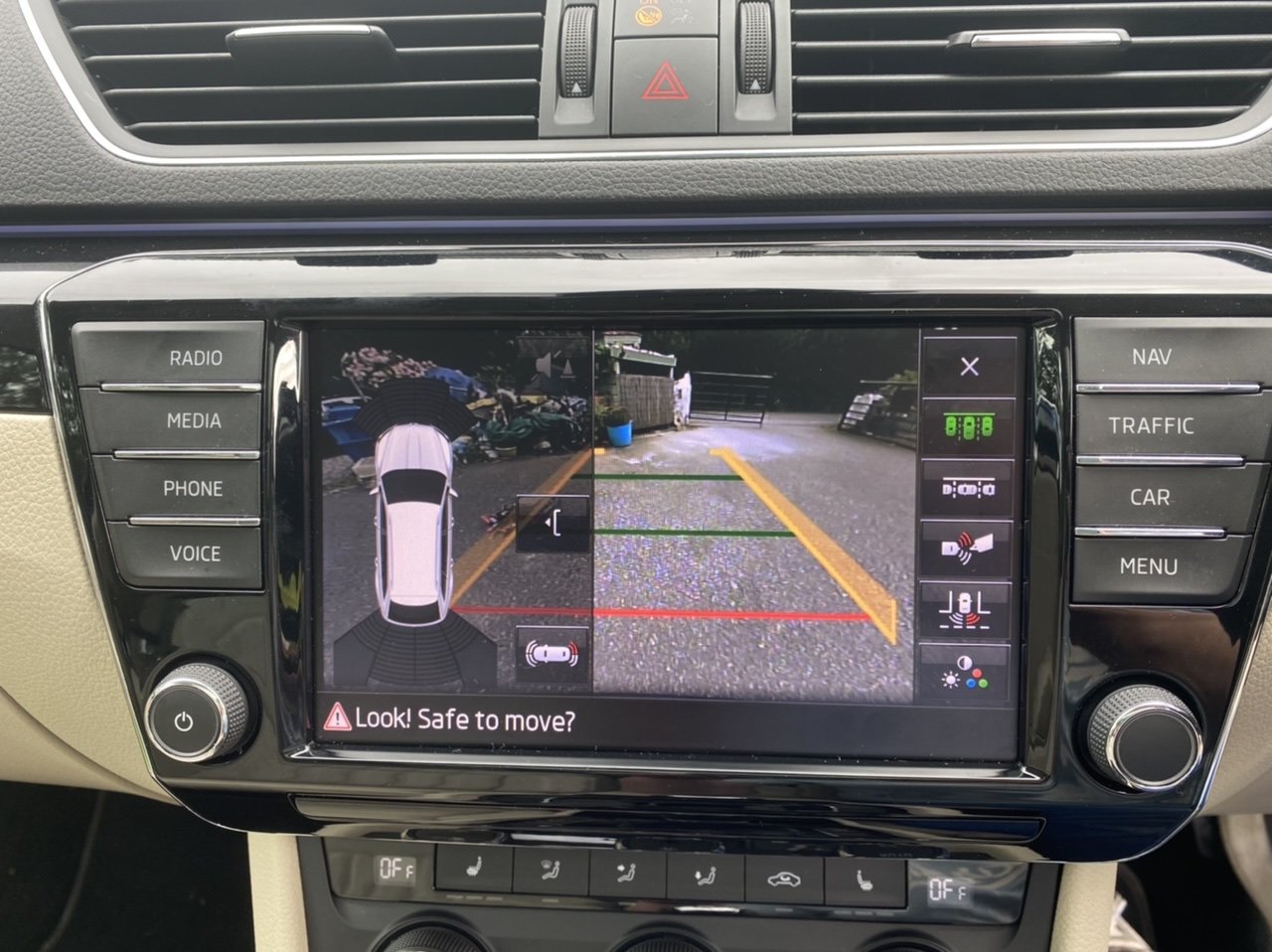 Reversing camera - Skoda Superb Mk3 (2015 - 2023) - BRISKODA