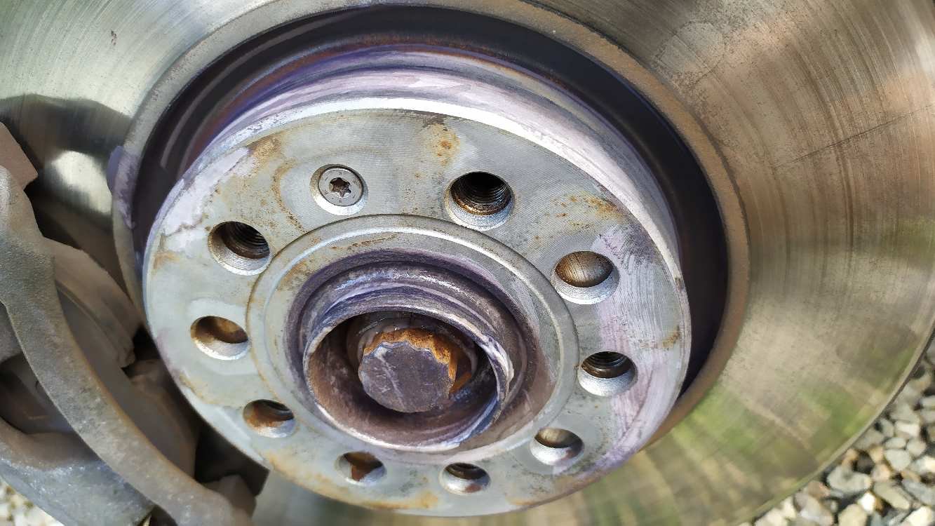 Rusty hubs painted at last - Skoda Superb Mk3 (2015 - 2023) - BRISKODA