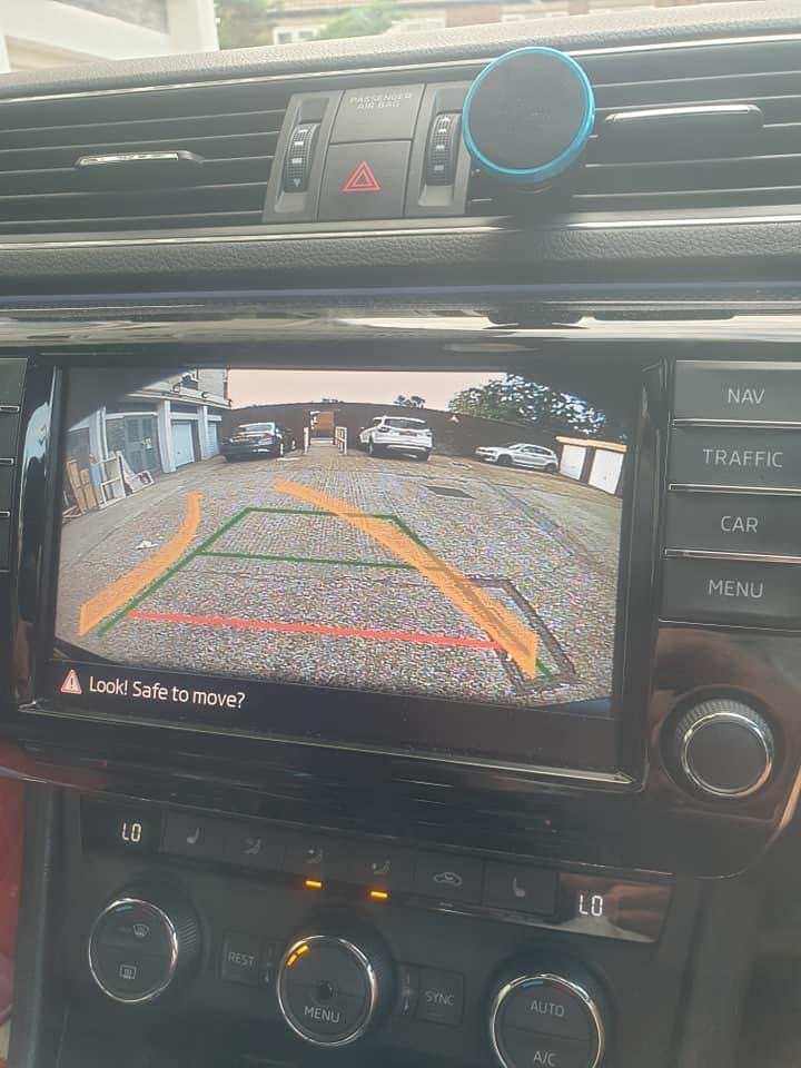 Non-OEM reverse camera with trajectory or dynamic guidelines - Skoda ...
