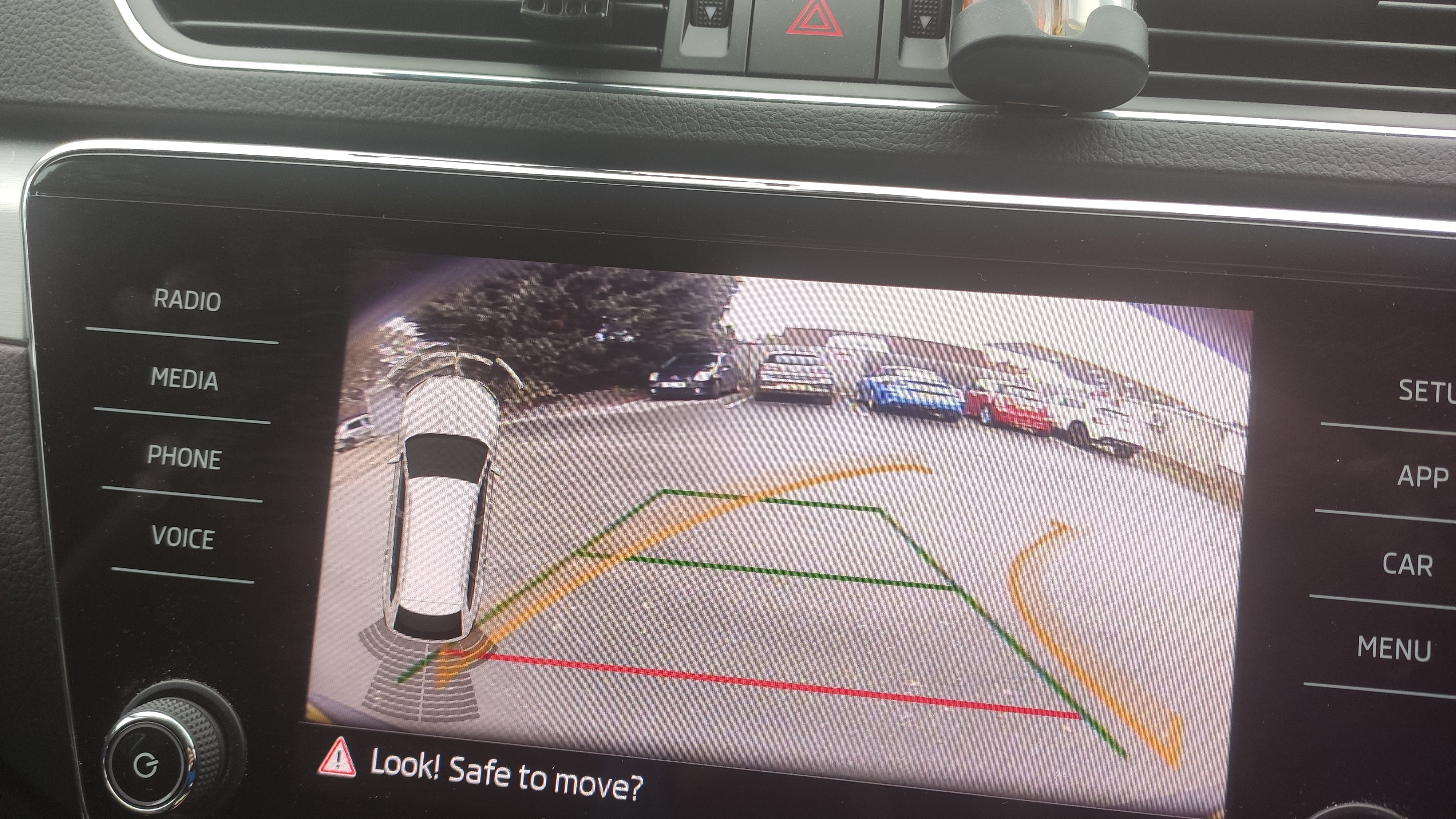 Non-OEM reverse camera with trajectory or dynamic guidelines - Skoda ...
