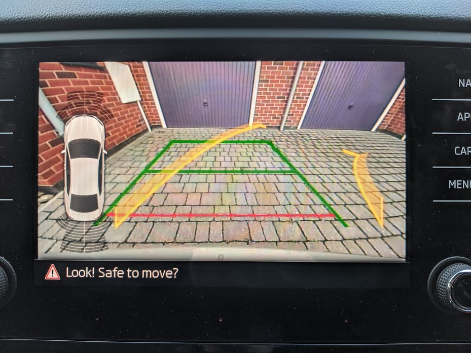 Non-OEM reverse camera with trajectory or dynamic guidelines - Skoda ...