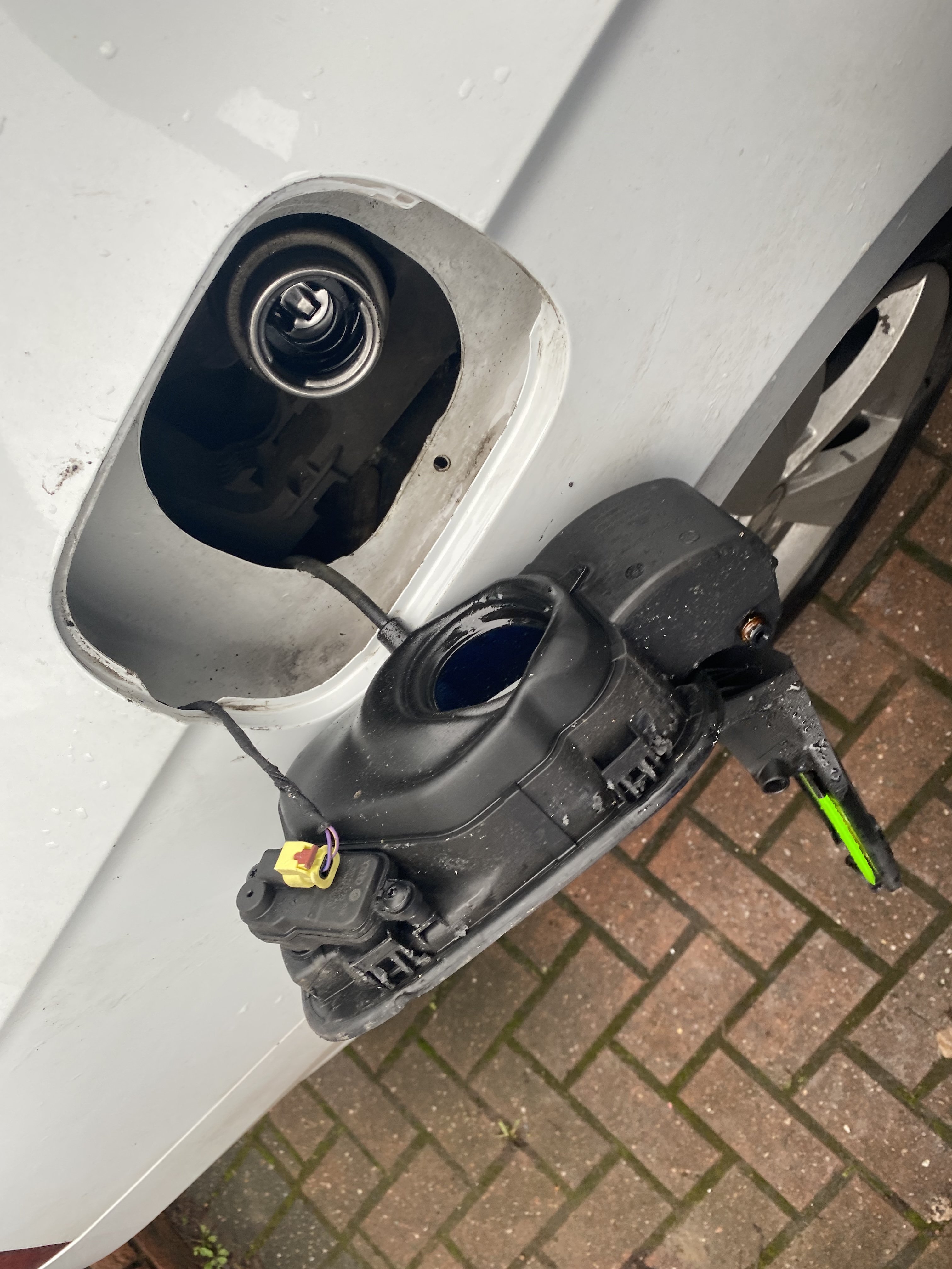 Fuel Flap Actuator Change Flap won t open Skoda Superb Mk3 2015 2023 BRISKODA