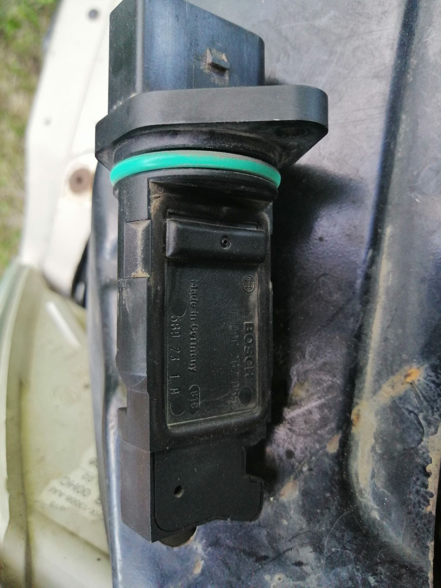MAF sensor issue and a part of the airbox - Skoda Octavia Mk2 (2004 ...