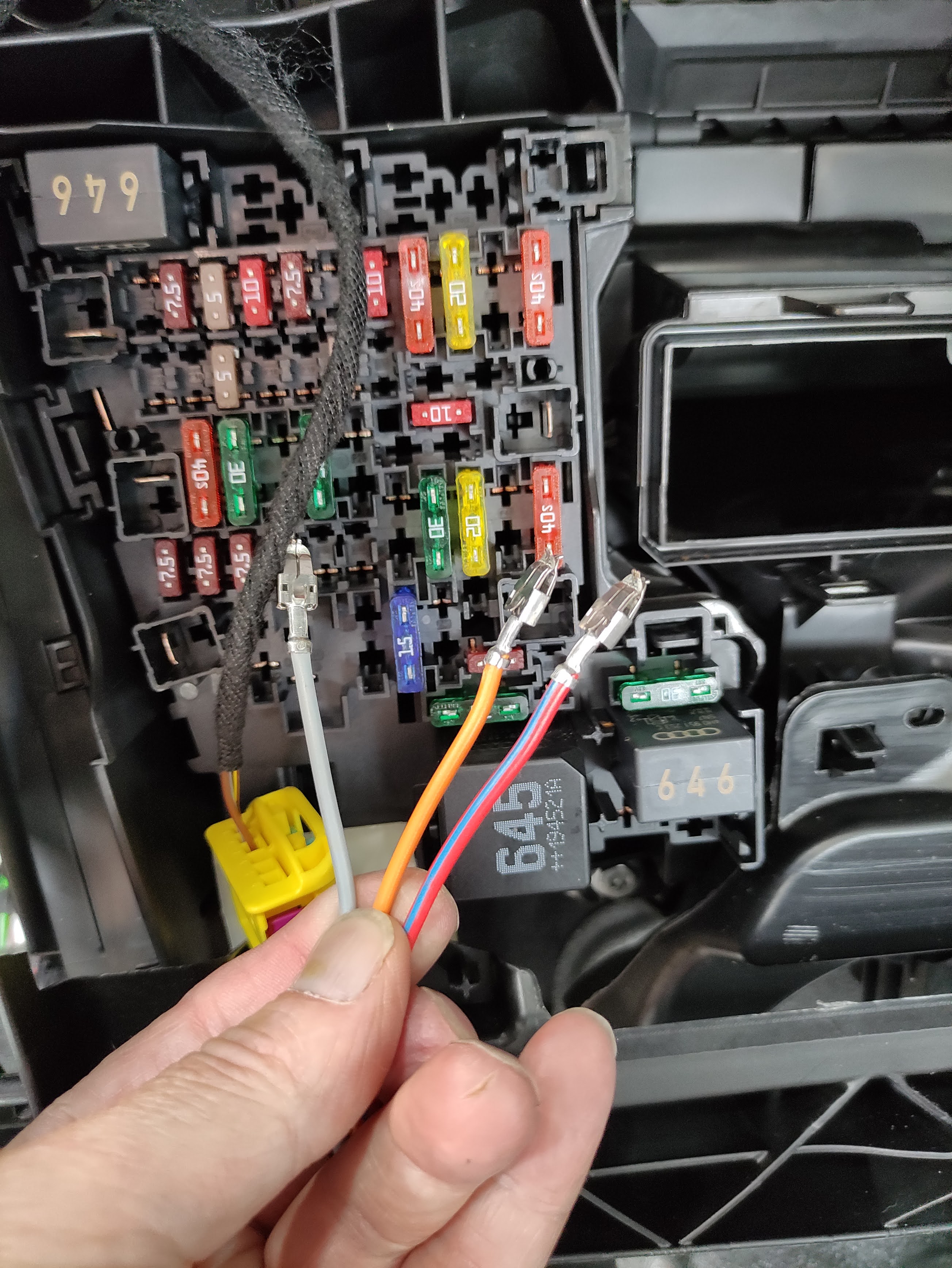 Silica bag in coolant reservoir - Skoda Octavia Mk3 (2013 - 2020 ...