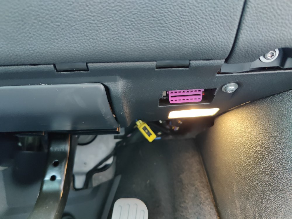 where is the Dataplug on my Superb jan 2013? - Skoda Superb Mk2 (2008 ...