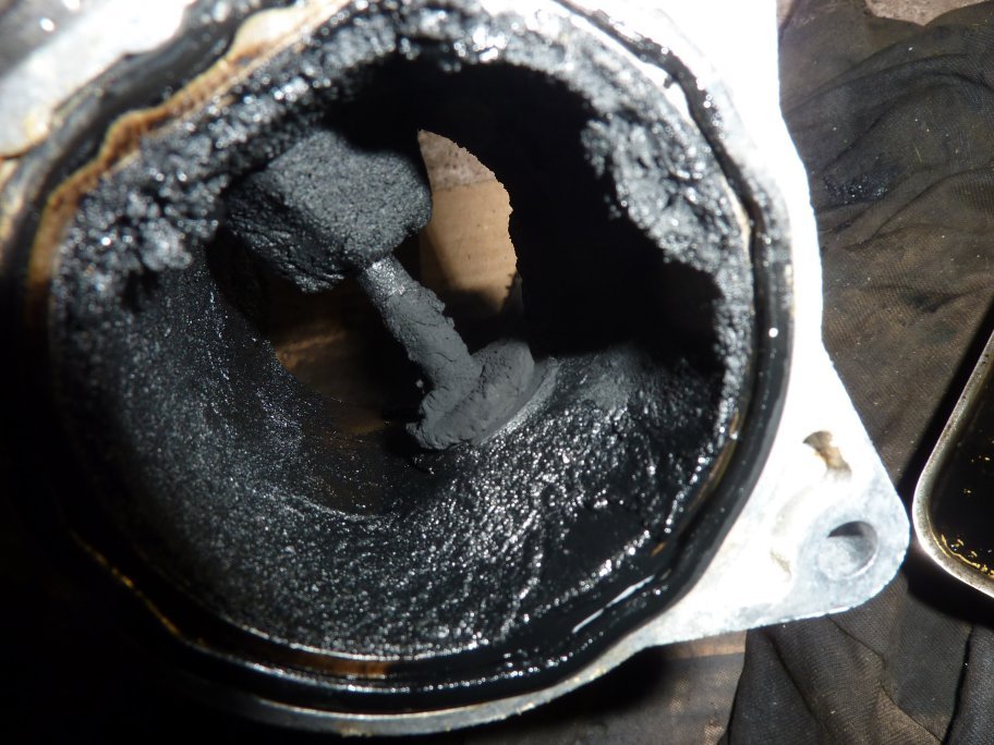 Crankshaft seal leak? - Skoda Octavia Mk II (2004 - 2013) - BRISKODA