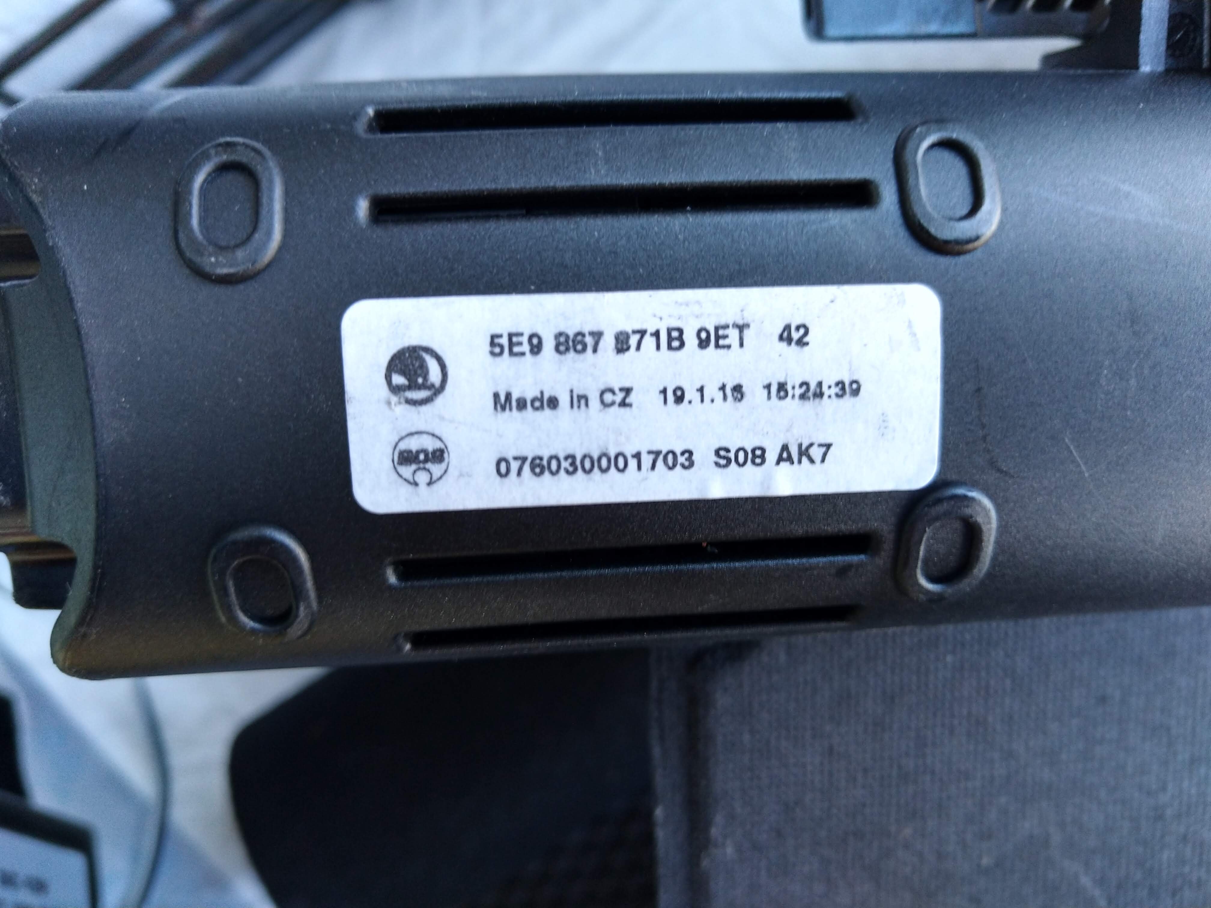 13 Estate Parcel shelf/load cover part number - Skoda Octavia Mk3 (2013 ...