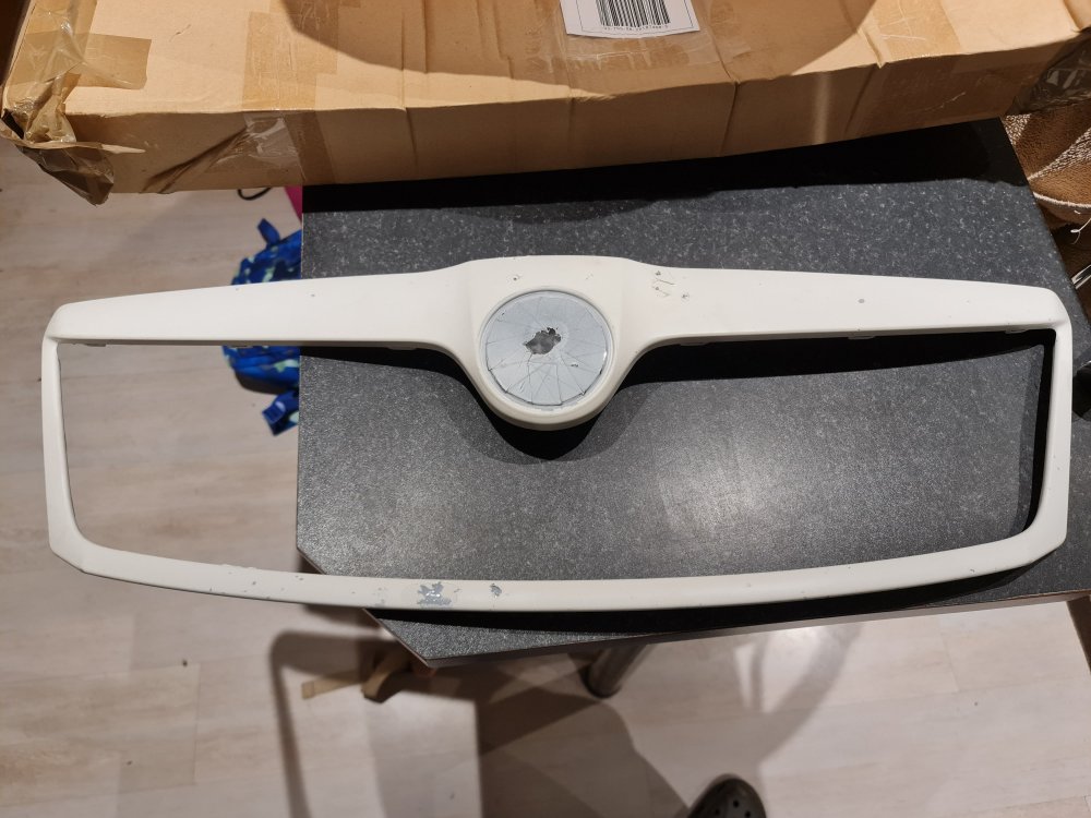 Octavia Mk2 facelift: 3 grill surrounds, 1 inner - Parts For Sale ...