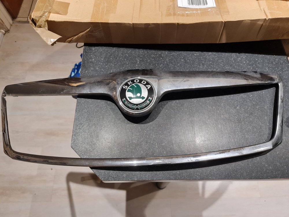 Octavia Mk2 facelift: 3 grill surrounds, 1 inner - Parts For Sale ...