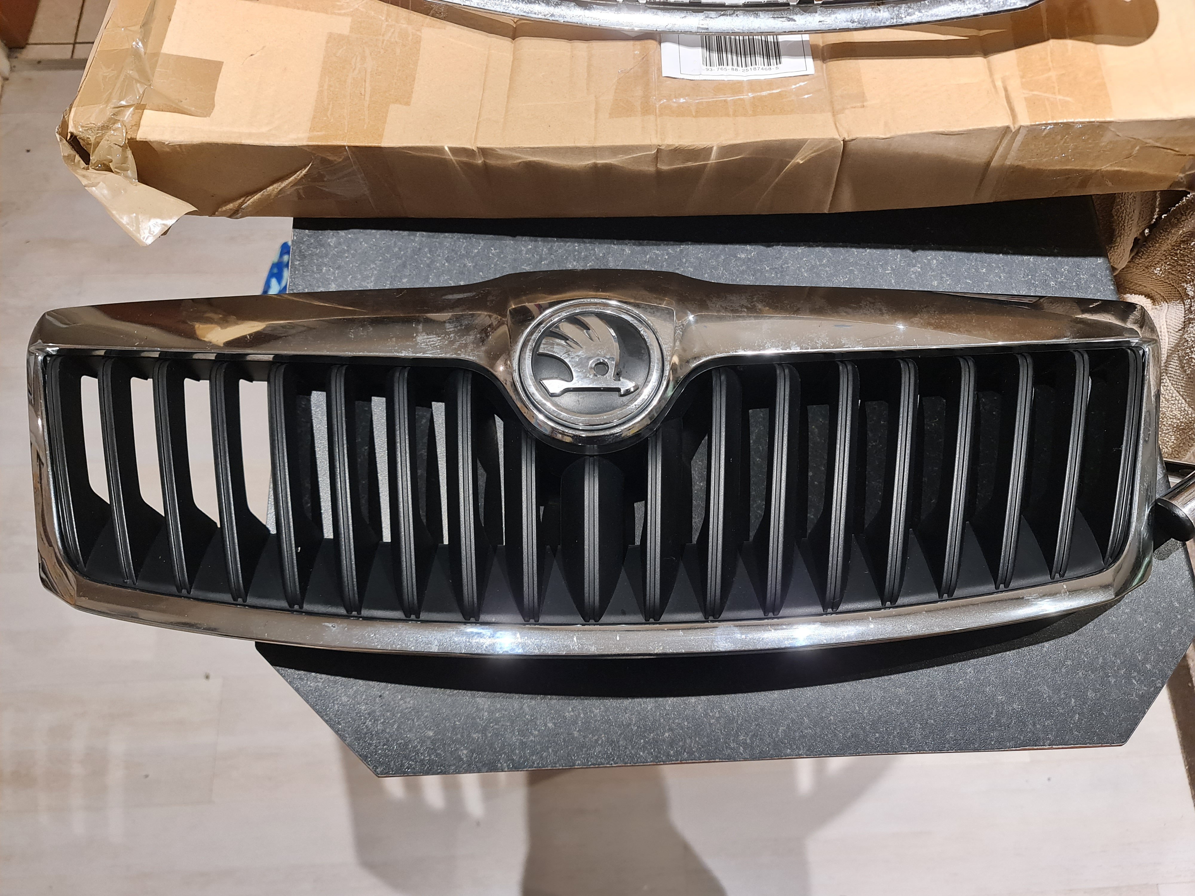 Octavia Mk2 facelift: 3 grill surrounds, 1 inner - Parts For Sale ...