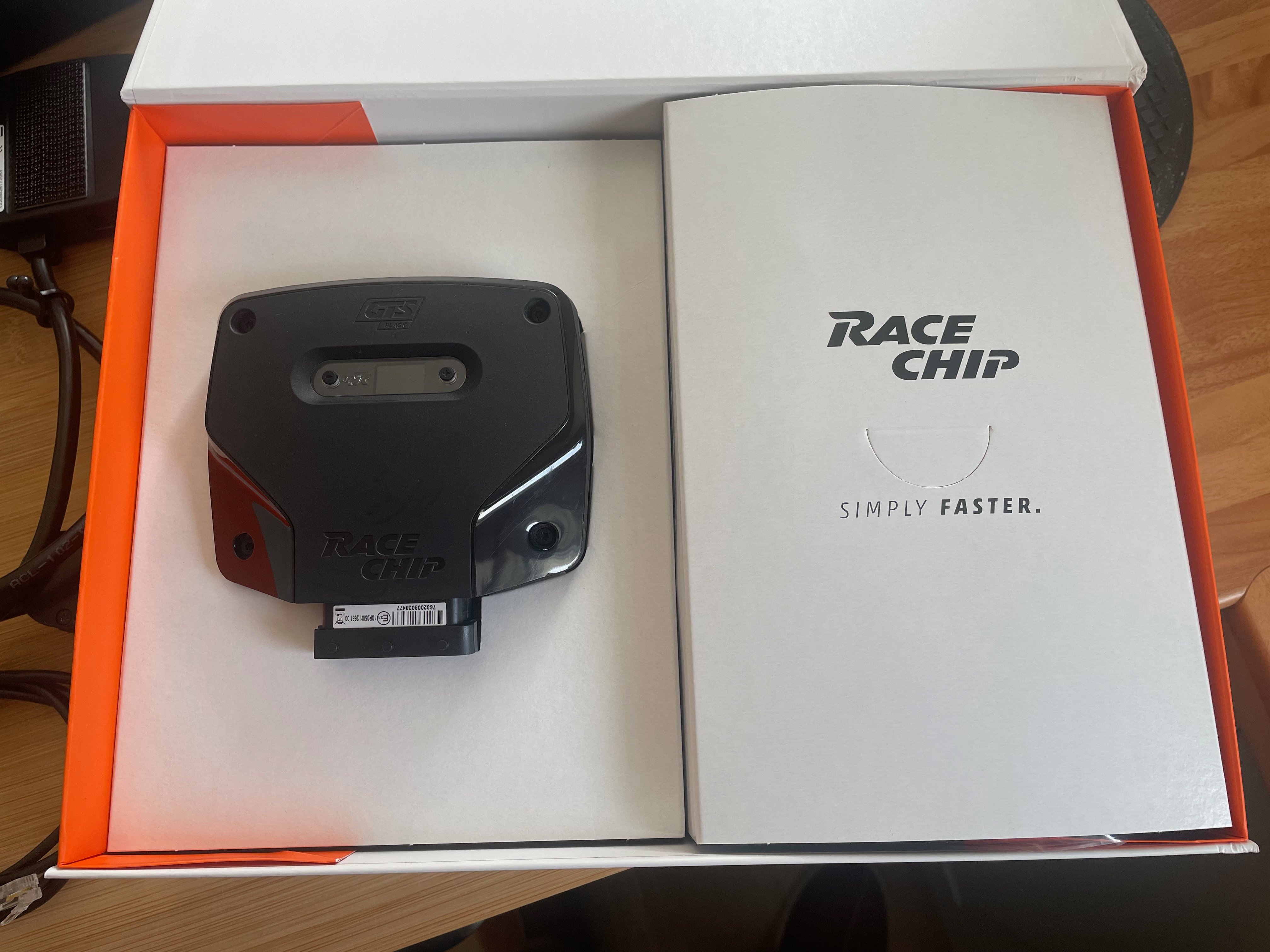 Superb 272 Racechip GTS Black +App - Parts For Sale - BRISKODA