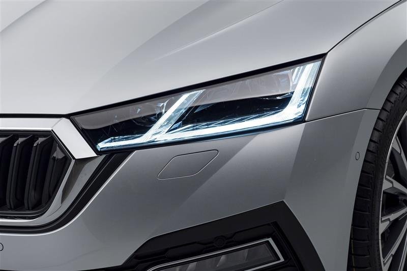 Dynamic Light Assist (DLA) on Matrix LED System - Skoda Octavia Mk4 ...