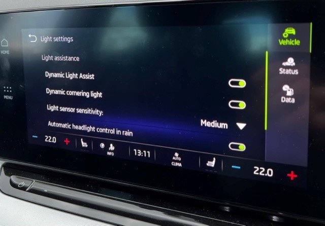 Dynamic Light Assist (DLA) on Matrix LED System - Skoda Octavia Mk4 ...