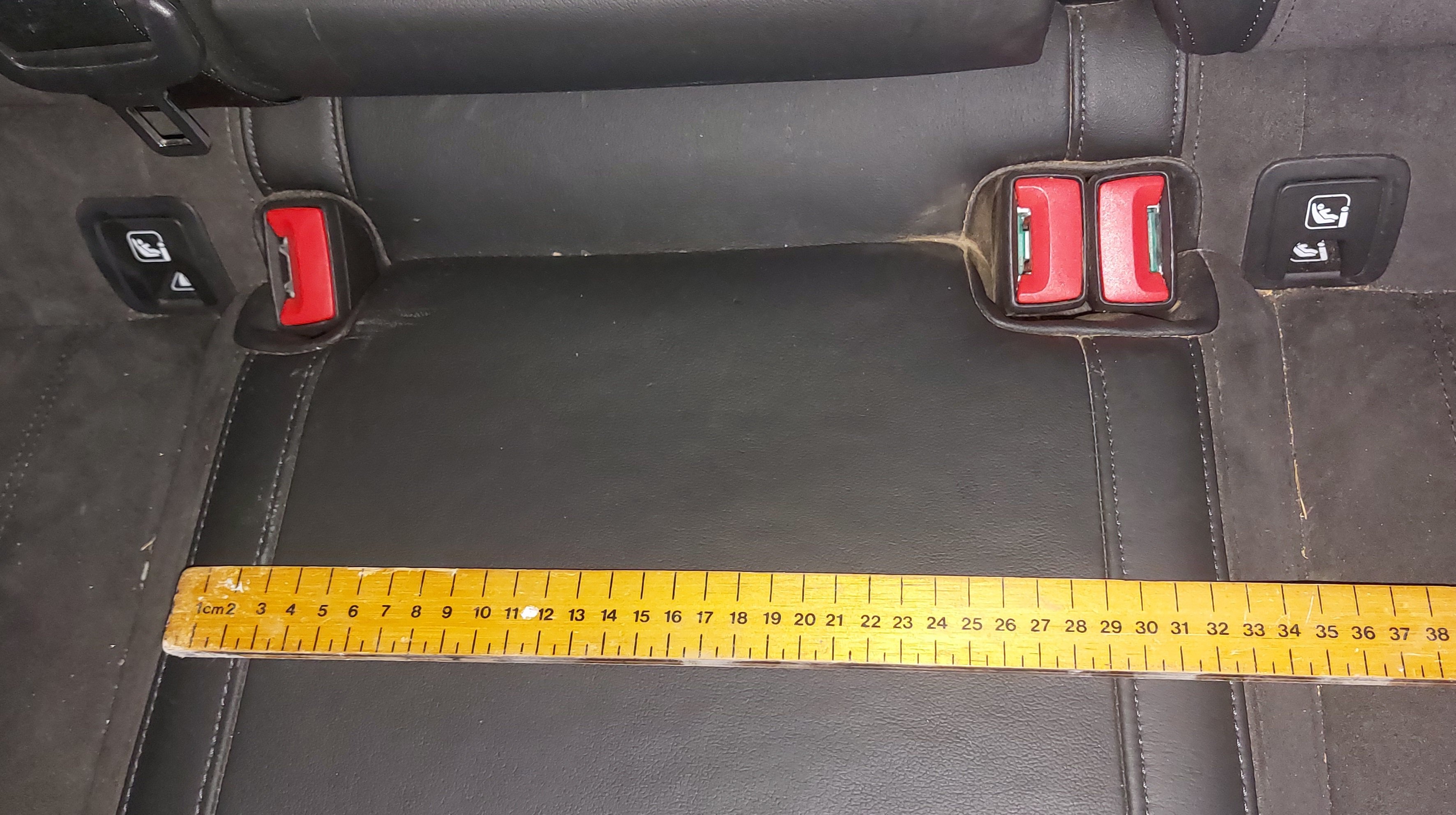Middle Seat Width - Skoda Superb Mk3 (2015 - 2023) - BRISKODA