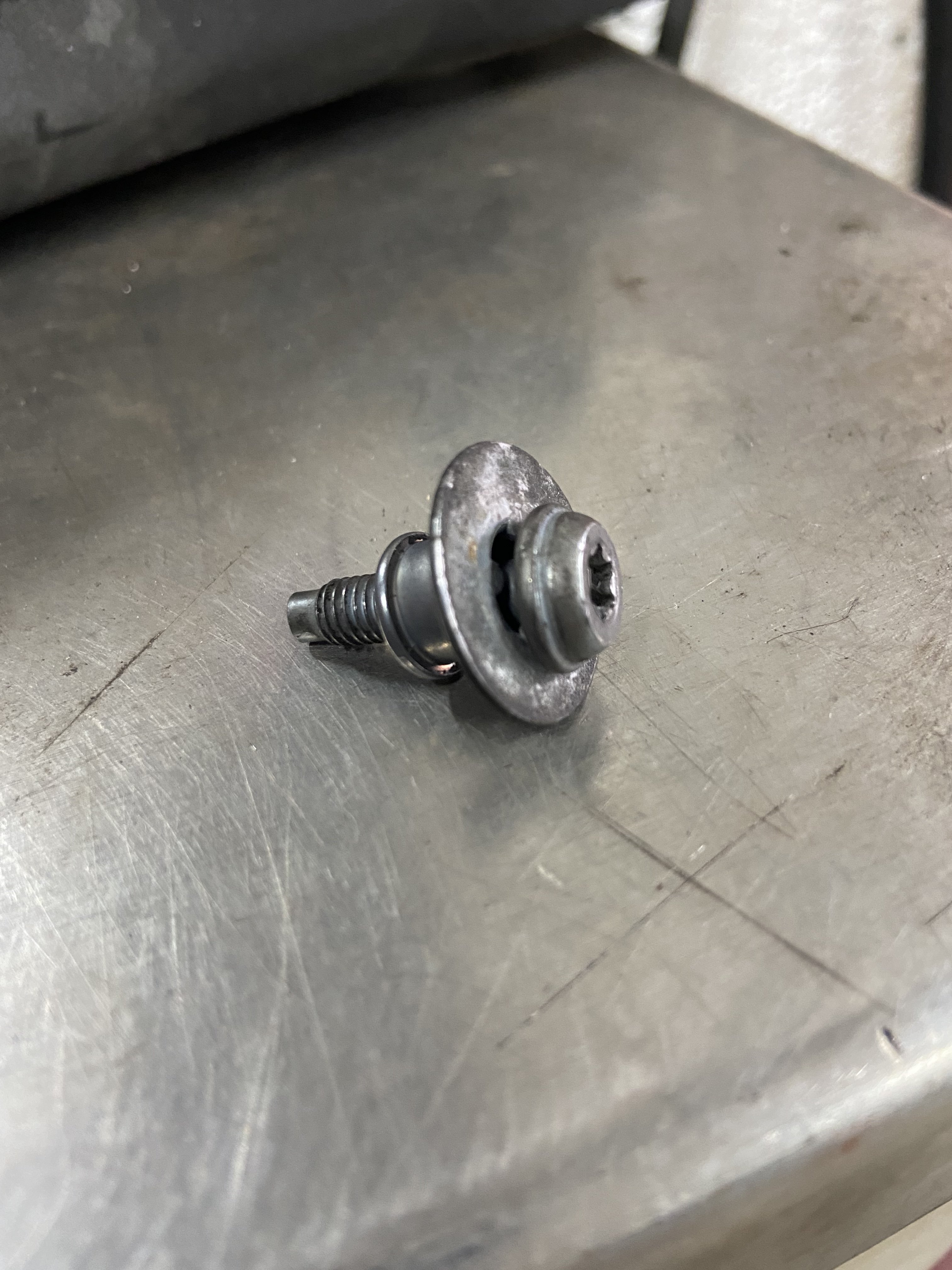 Need help identifying a bolt placement - Skoda Superb Mk2 (2008-2015 ...