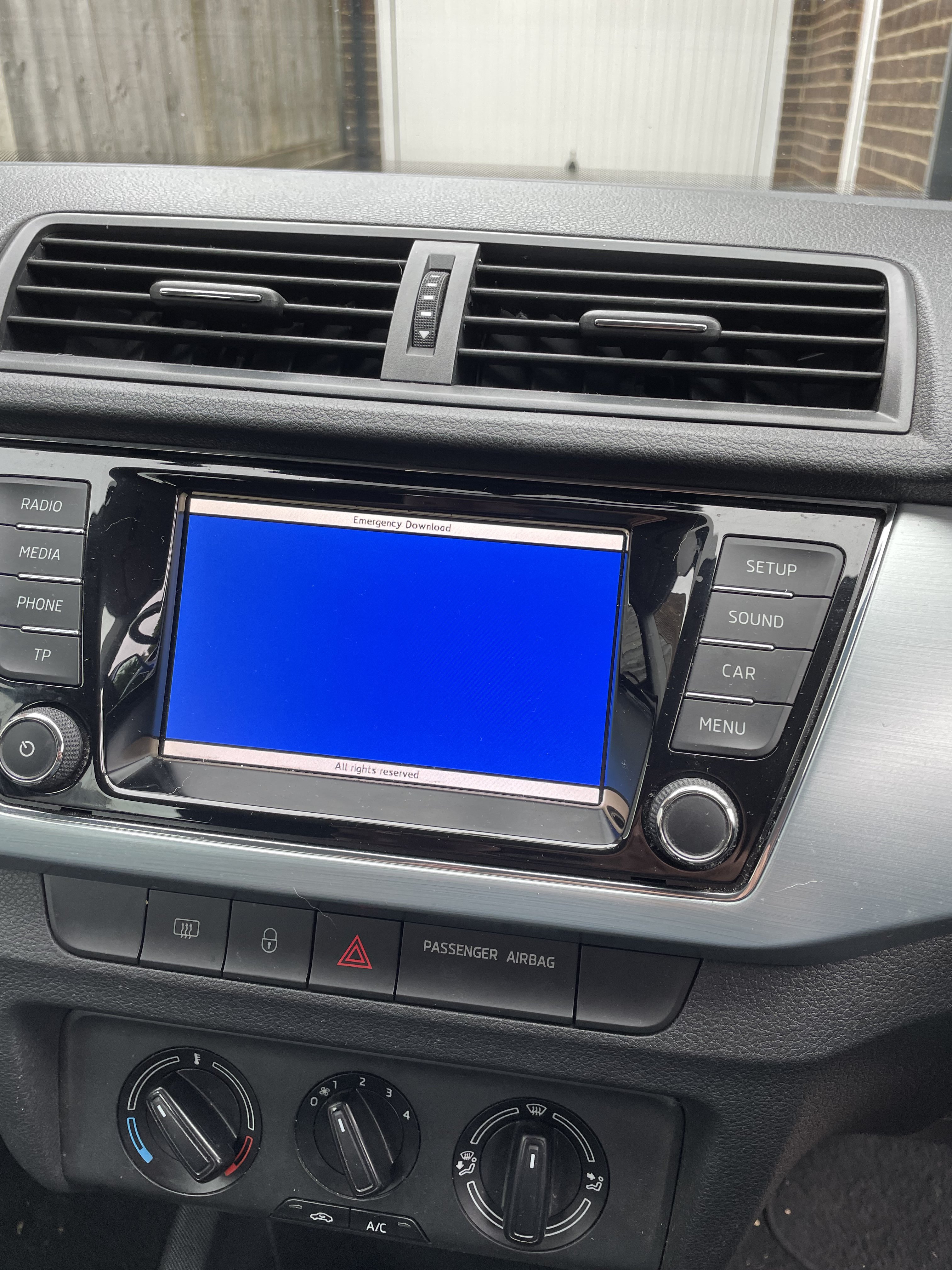 Skoda Fabia 2015 model . Radio/Touch screen error. Emergency upgrade ...