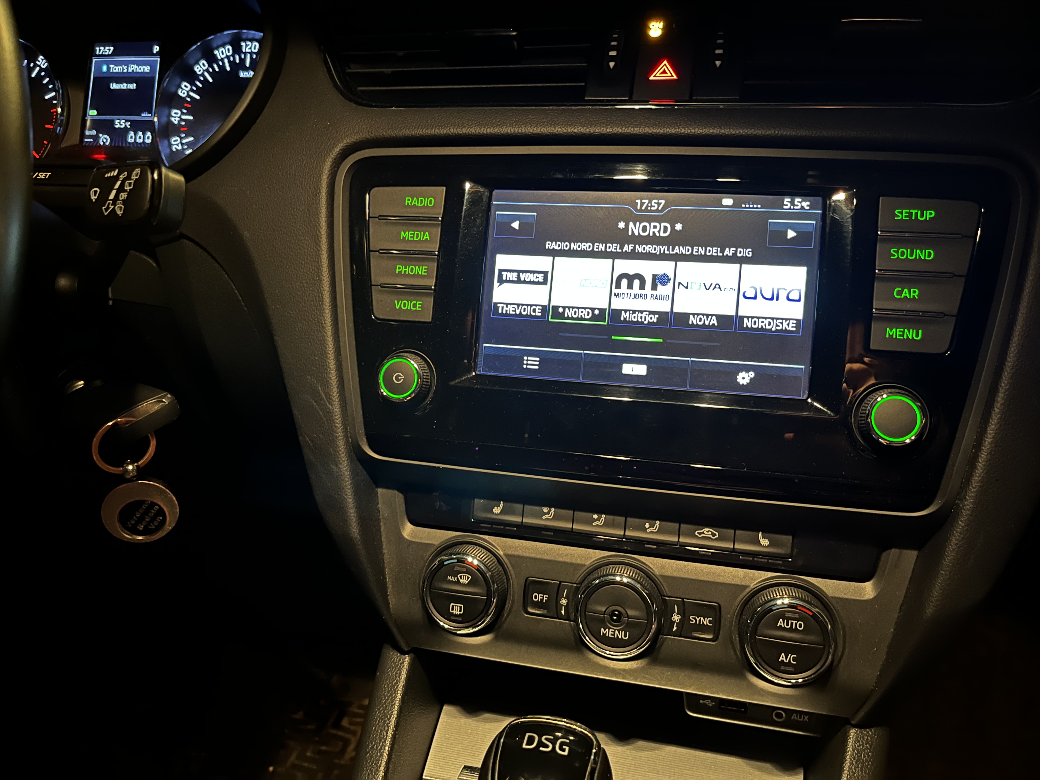No power to the lower clima console, just showing off. - Skoda Octavia ...