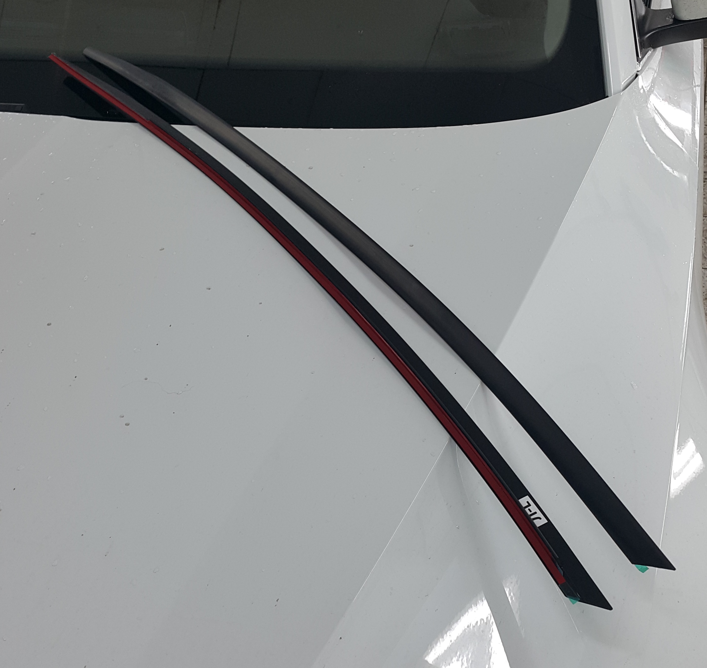 Windscreen Rain Deflectors on A-Pillars - Skoda Superb Mk3 (2015 - 2023 ...